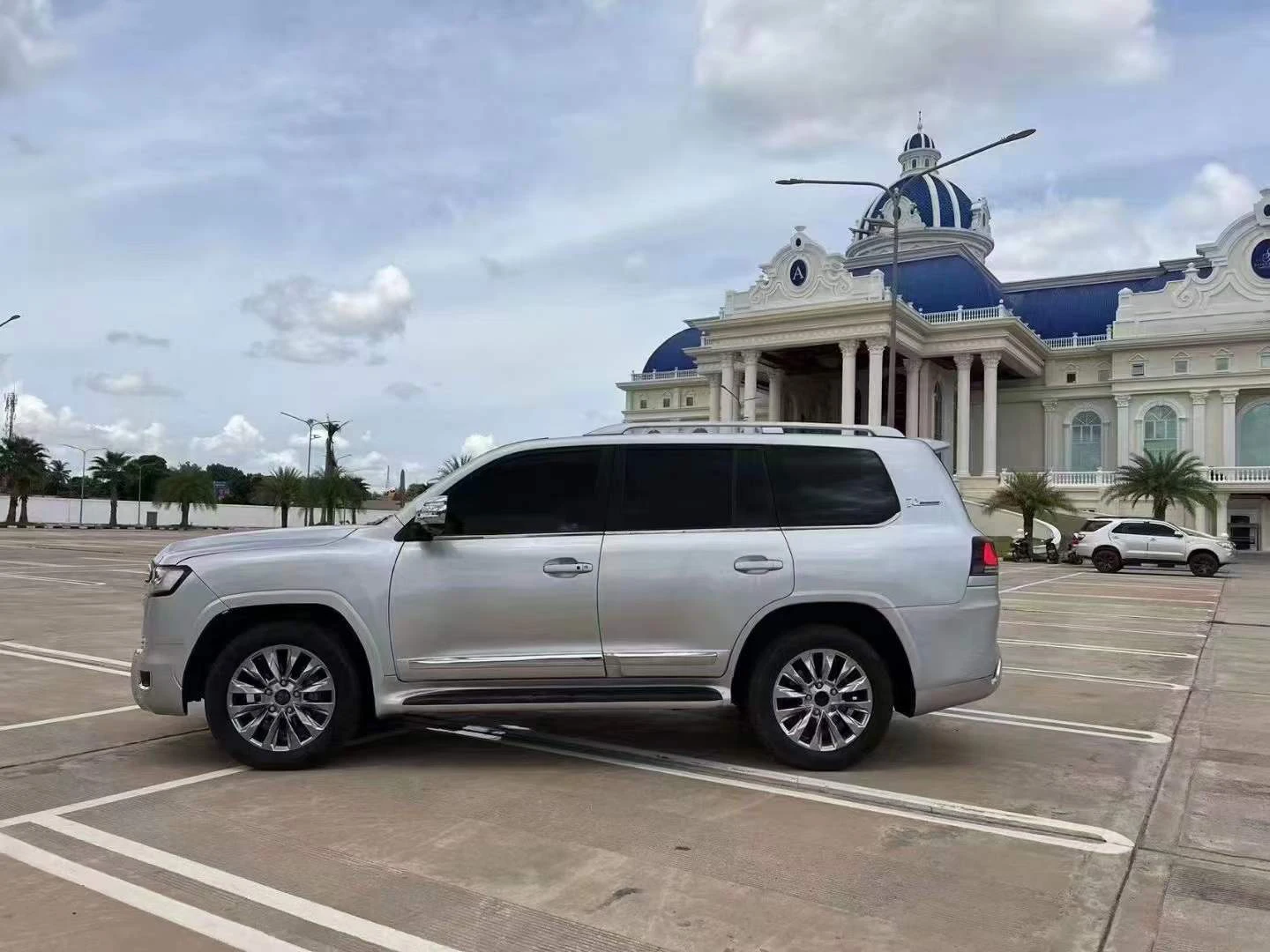 Auto Parts Land Cruiser 200 Model LC300 1:1 Conversion Kits External Upgrade Bodykit for Land ...