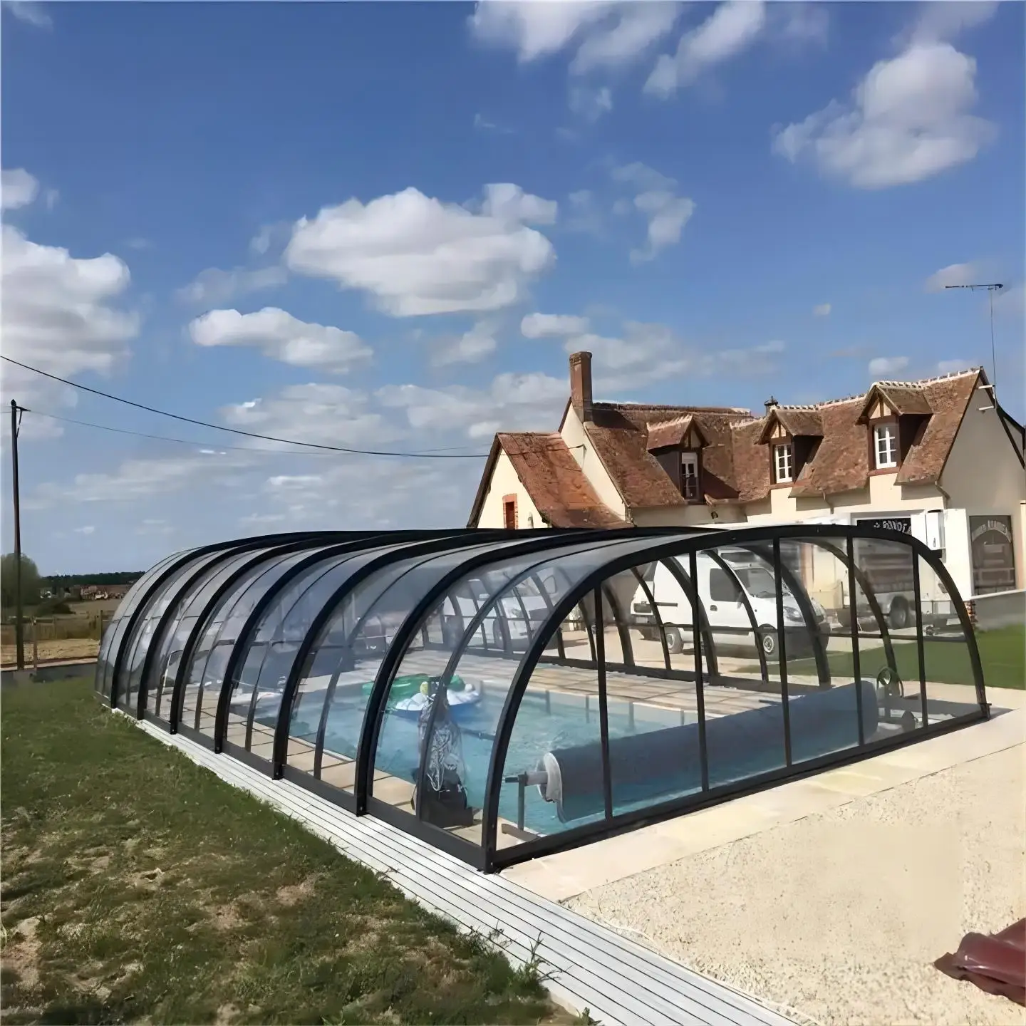 Aluminum Pool Enclosure - Durable, Customizable, and Stylish