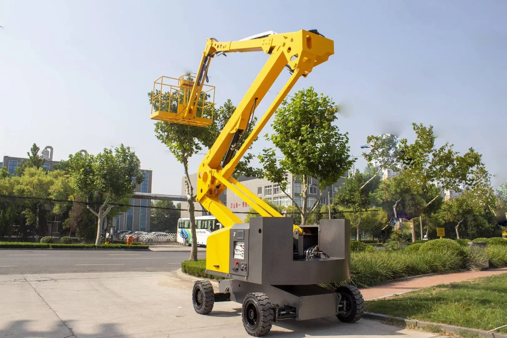 Mobile Electric Self-propelled Crank Arm Lifting Work Platform Arm Boom ...