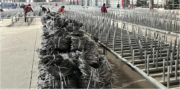 Security Barrier - Tangled Wire Woven Rings Mzp Putanka