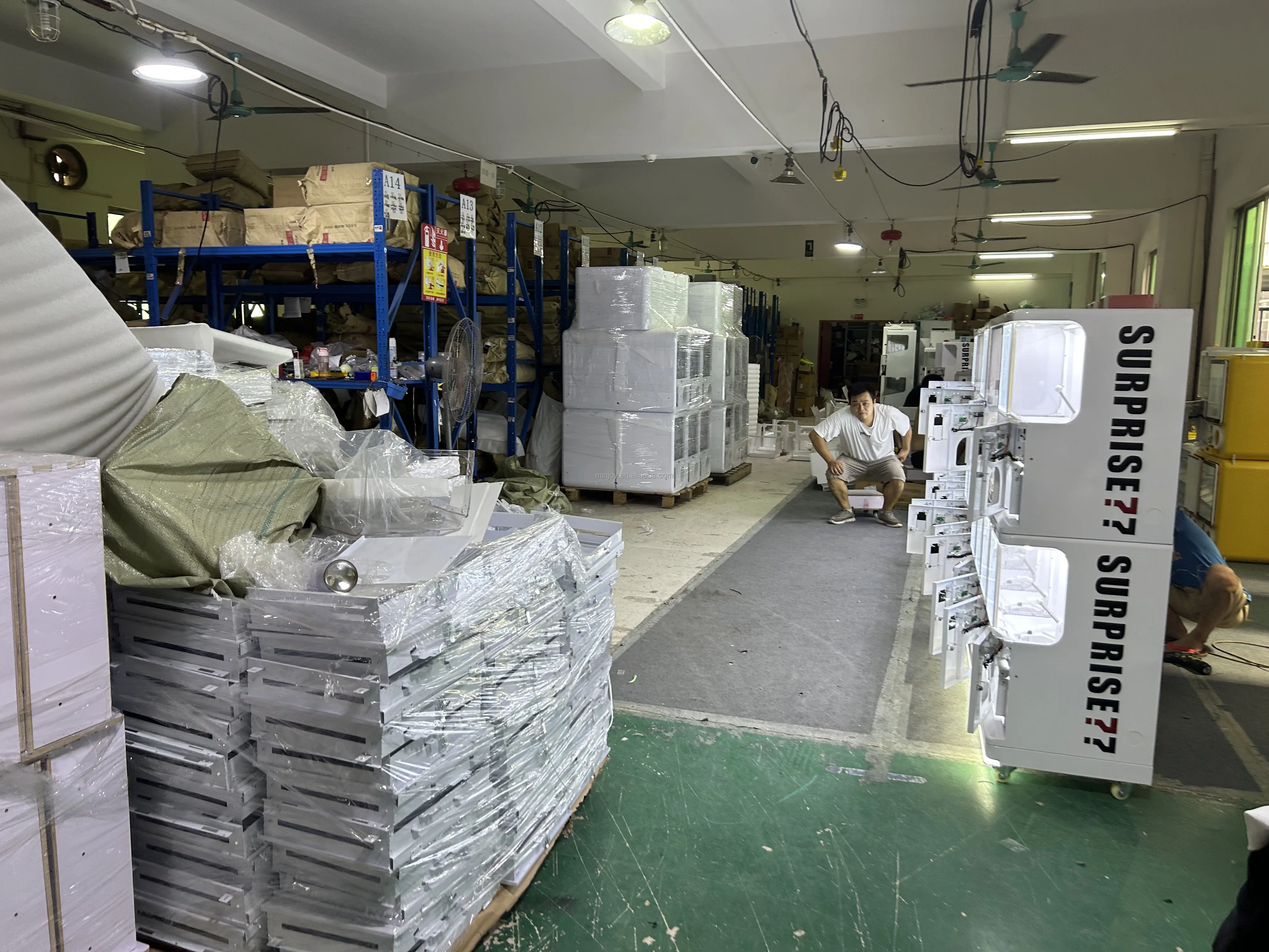 Mechanical Capsule Toys Vending Machine / Gashapon Smart Vending ...