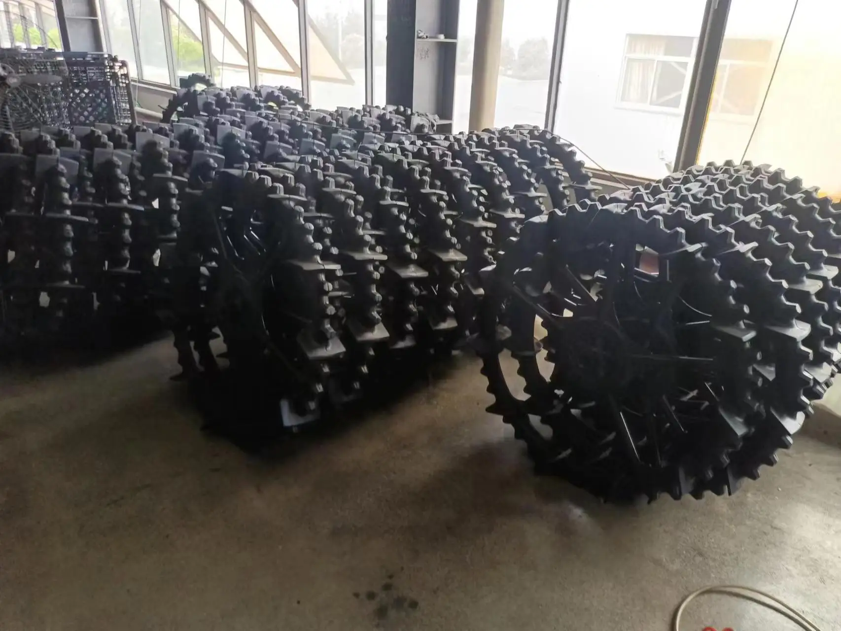 Huge Brand Resilient Forklift Solid Tyre 700-12 For Linde Forklift ...