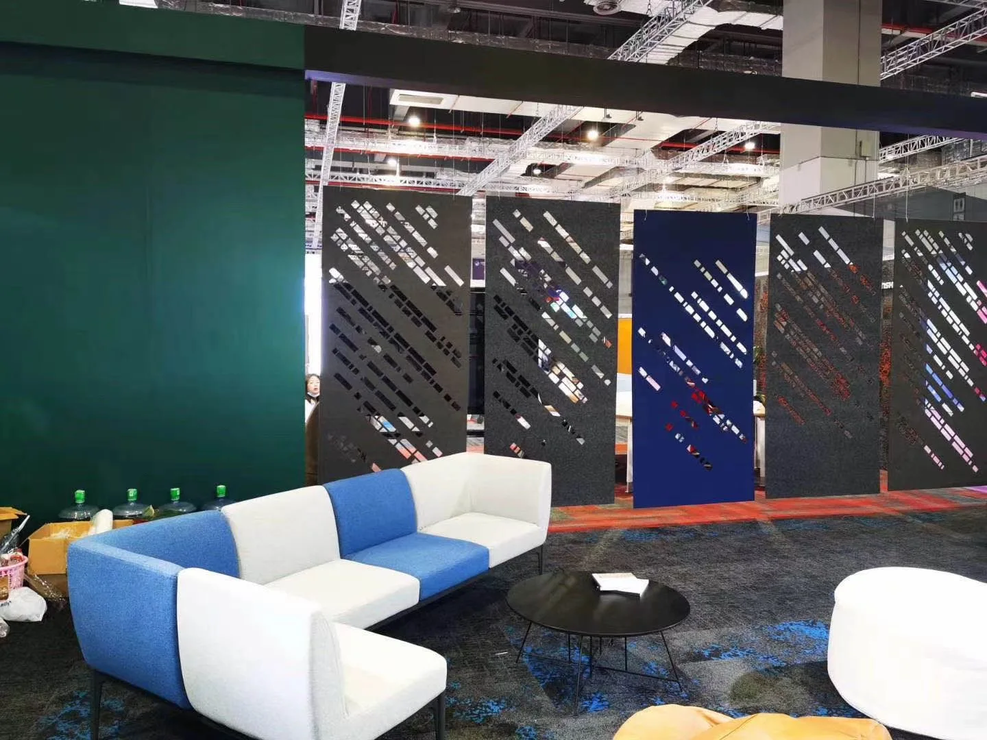 Noise Cancelling Acoustic Screens - Efficient Sound Absorption