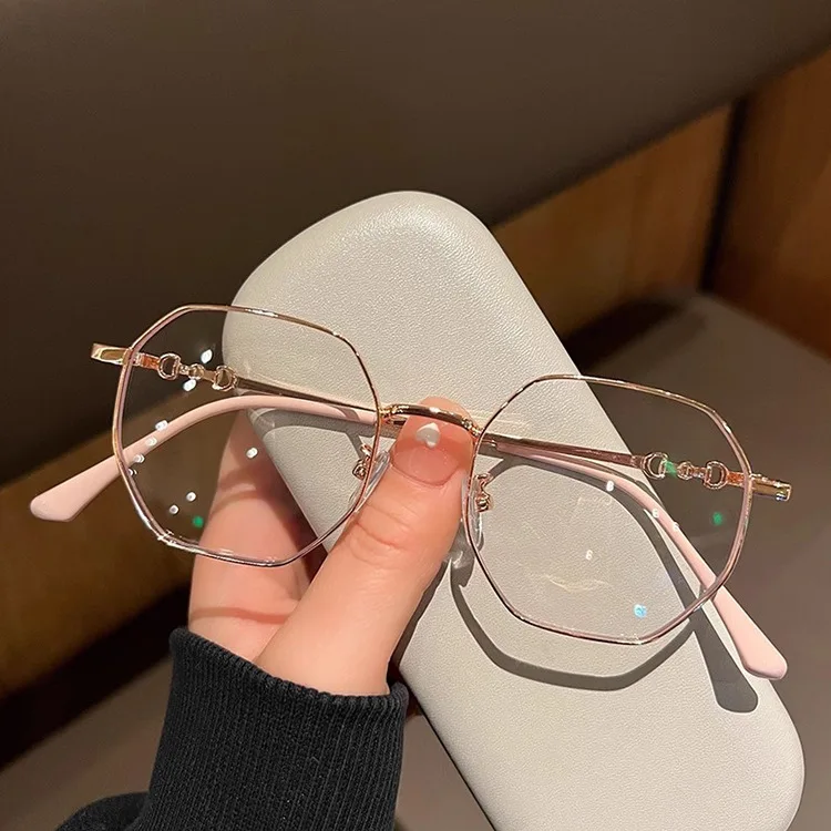 Golden Women Anti Blue Light Glasses Women Square Spectacles Frames Computer Decorative Eyeglasses Ladies Trendy Eyewear 2024