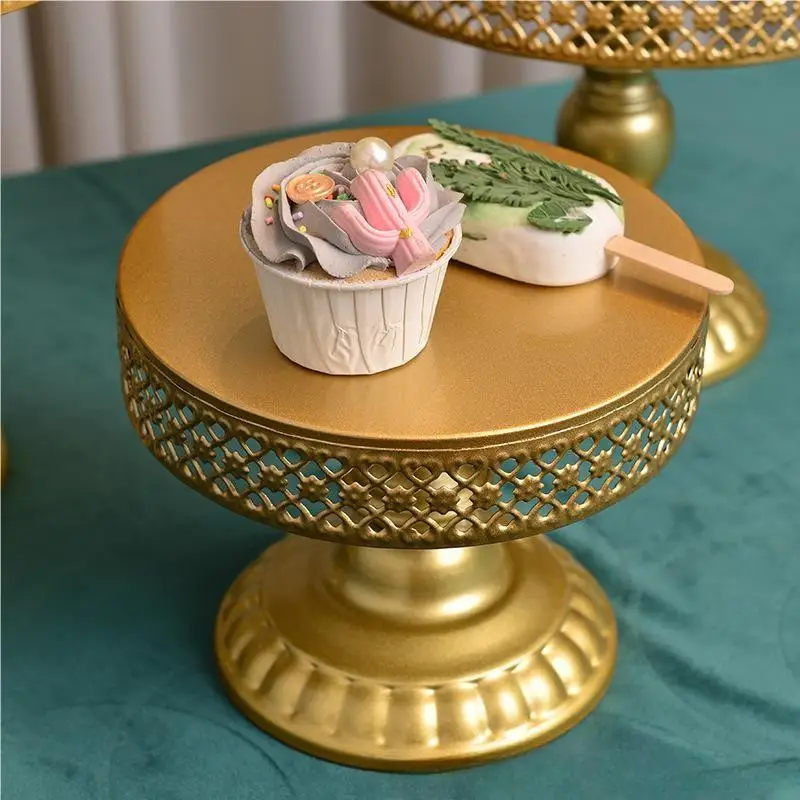 Golden Cake Stand Wedding Props Luxury Cake Set European Gold Pastry ...
