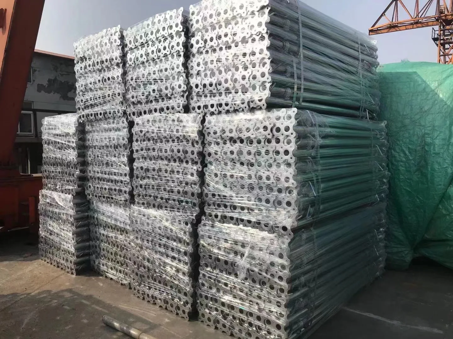 European Steel Frame Construction Scaffolding 0.75m Wide Poles ...