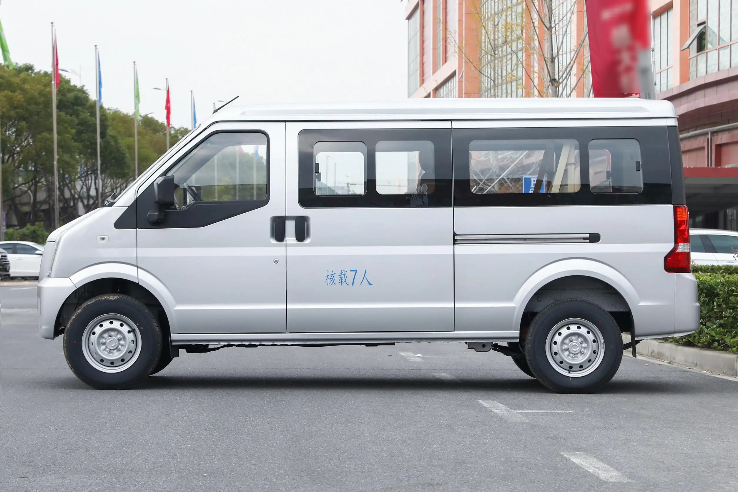6/7 Seats Electric Cargo Van 2022 Dongfeng EC36 - 300 Km Range