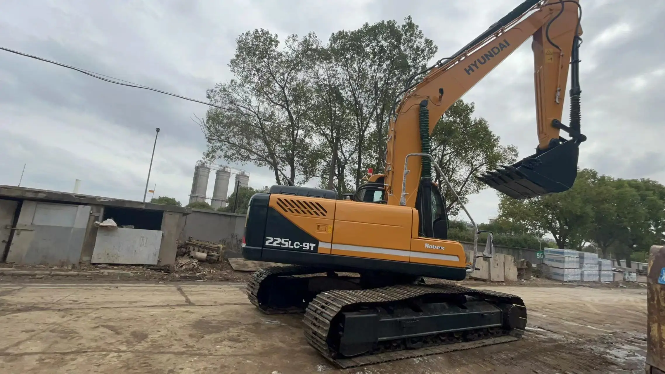 South Korea Made Used Hyundai 225lc Excavator 22 Ton Second Hand ...