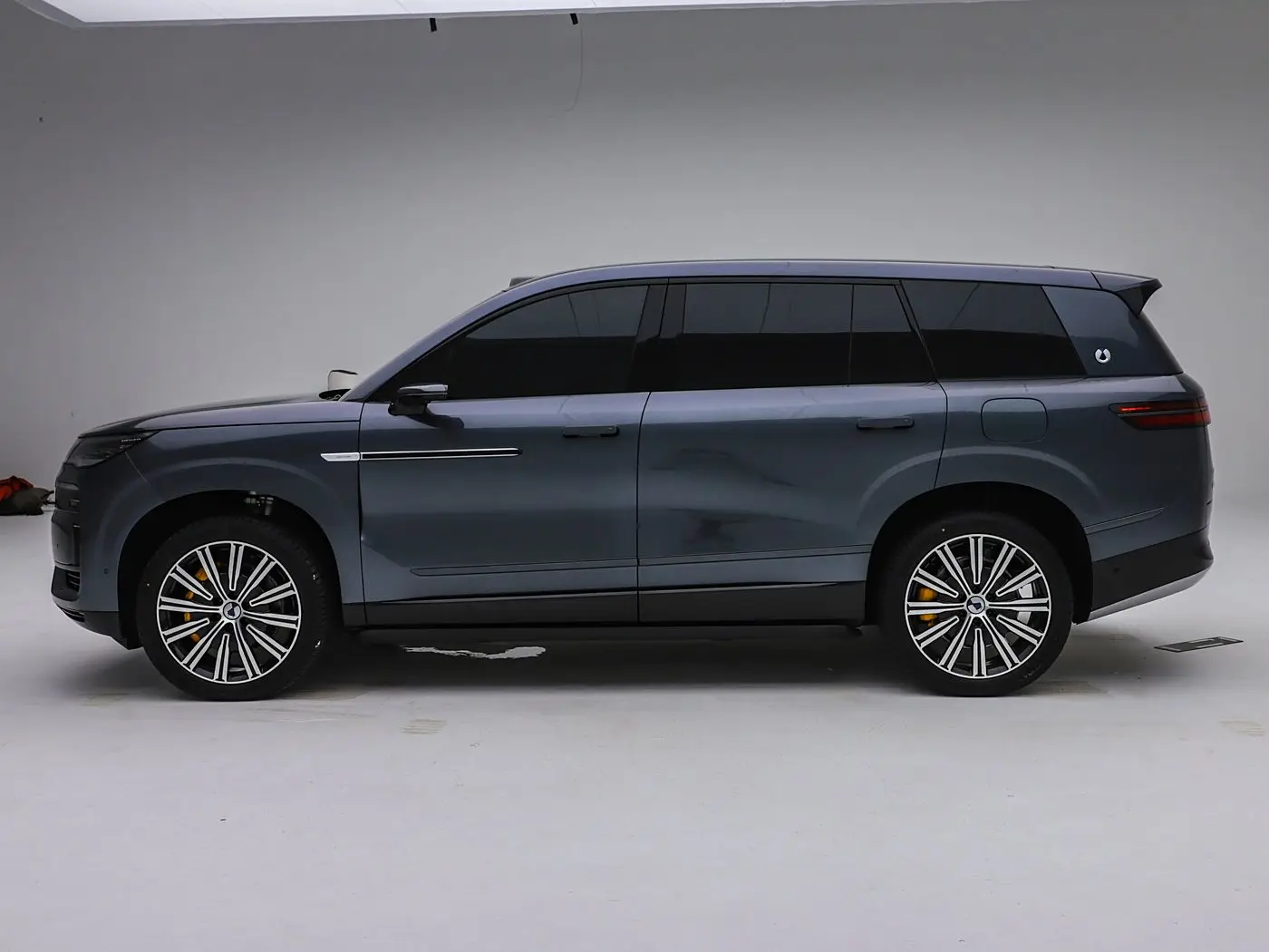 BYD DENZA N9 2025 - Hybrid SUV with 925ps Electric Motor