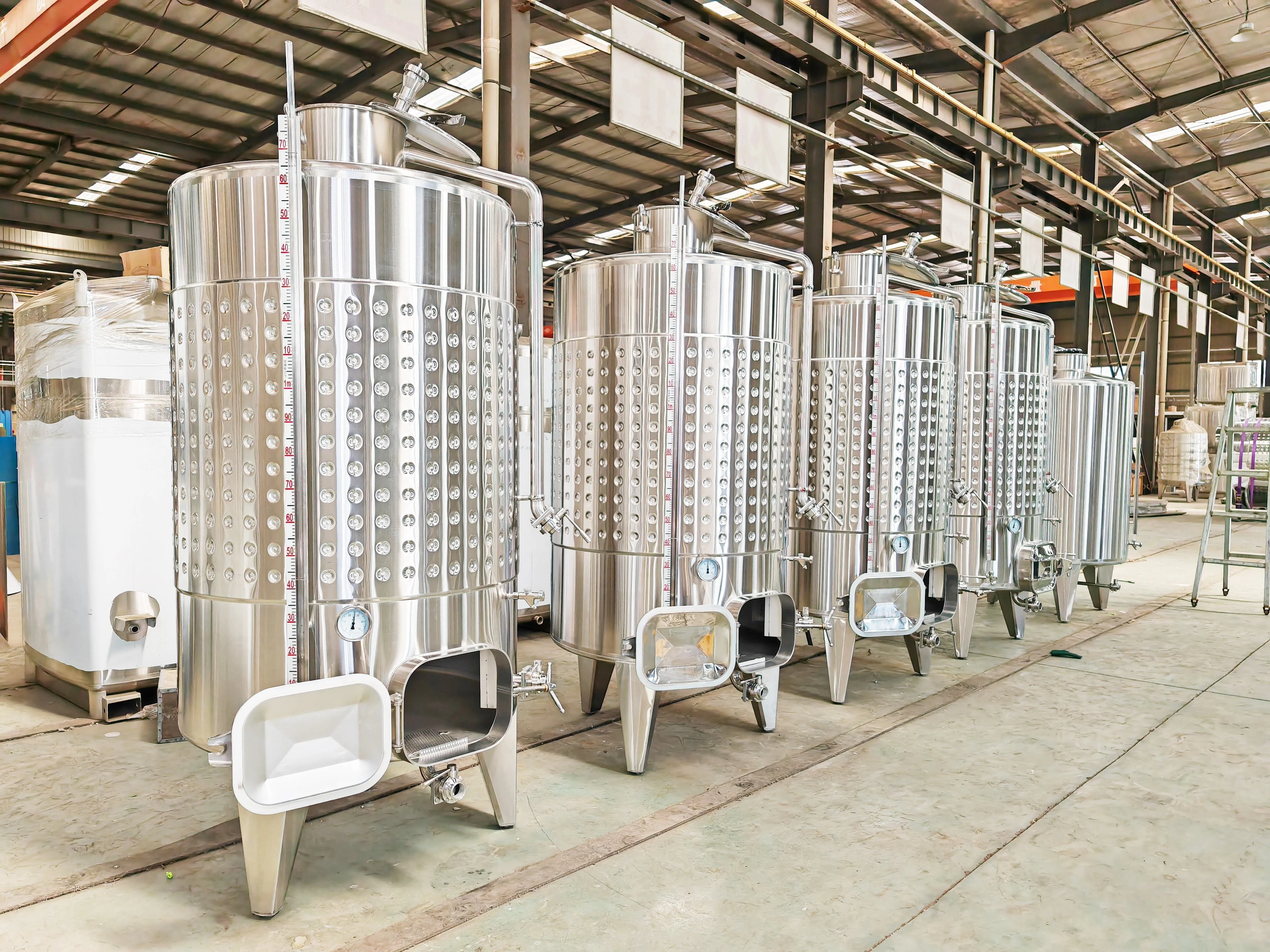 SUS304 Wine Fermenter Equipment - Efficient Cooling Tanks