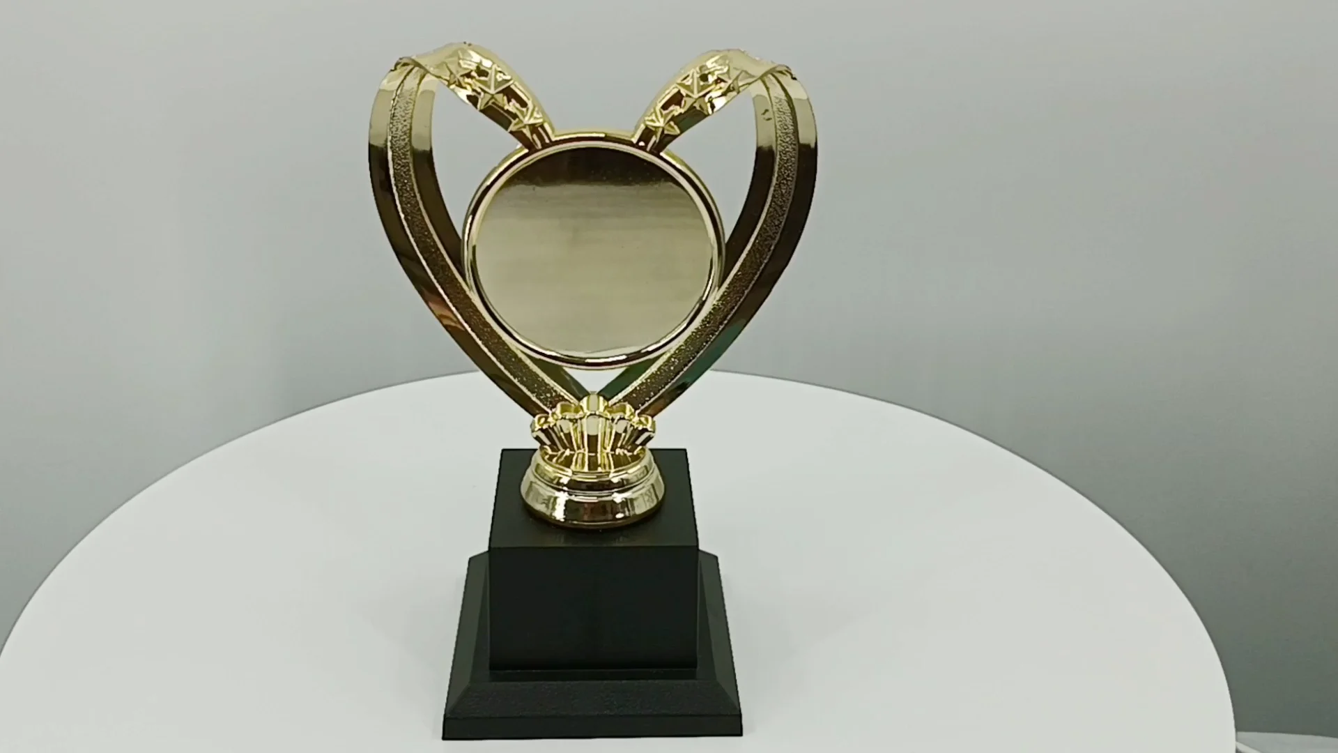 Cheap Plastic Sports Trophy Parts Toppers - Buy Sports Trophies And ...