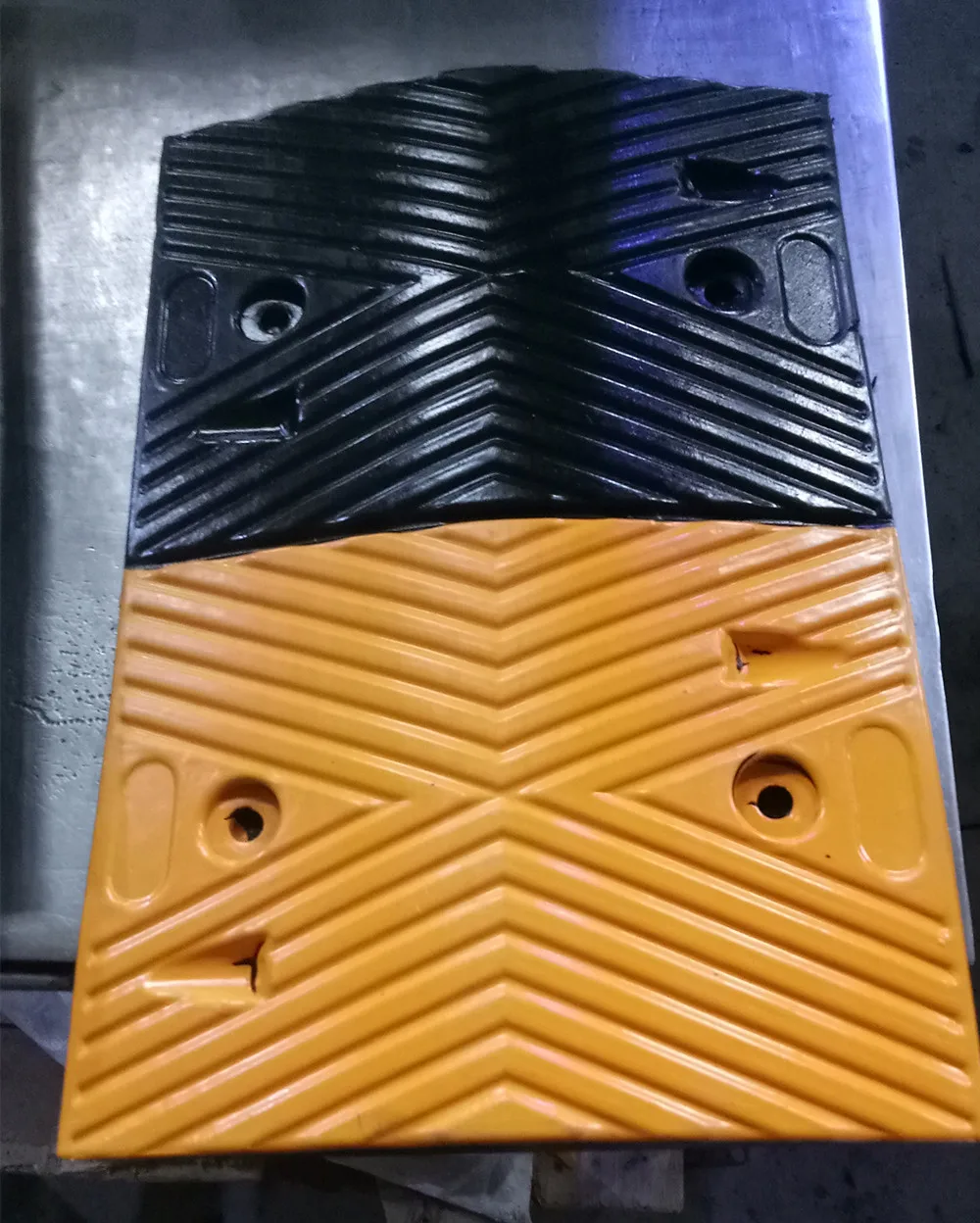 Benc Yellow And Black Rubber Speed Hump Asphalt Concrete Gravel ...