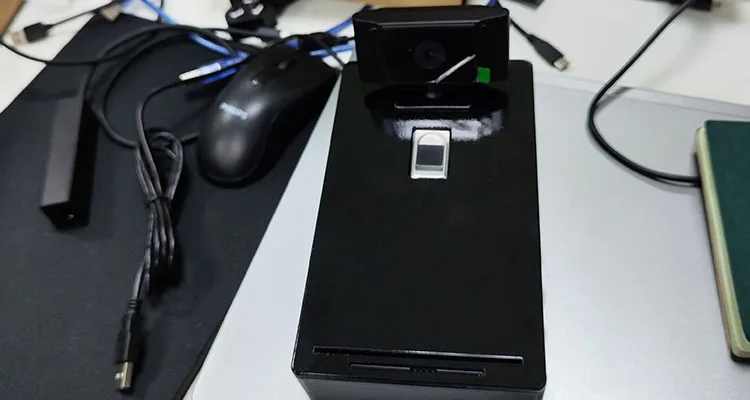 M ID-BOX E-ID Card Reader - ICAO 9303 ID-1 Document Check