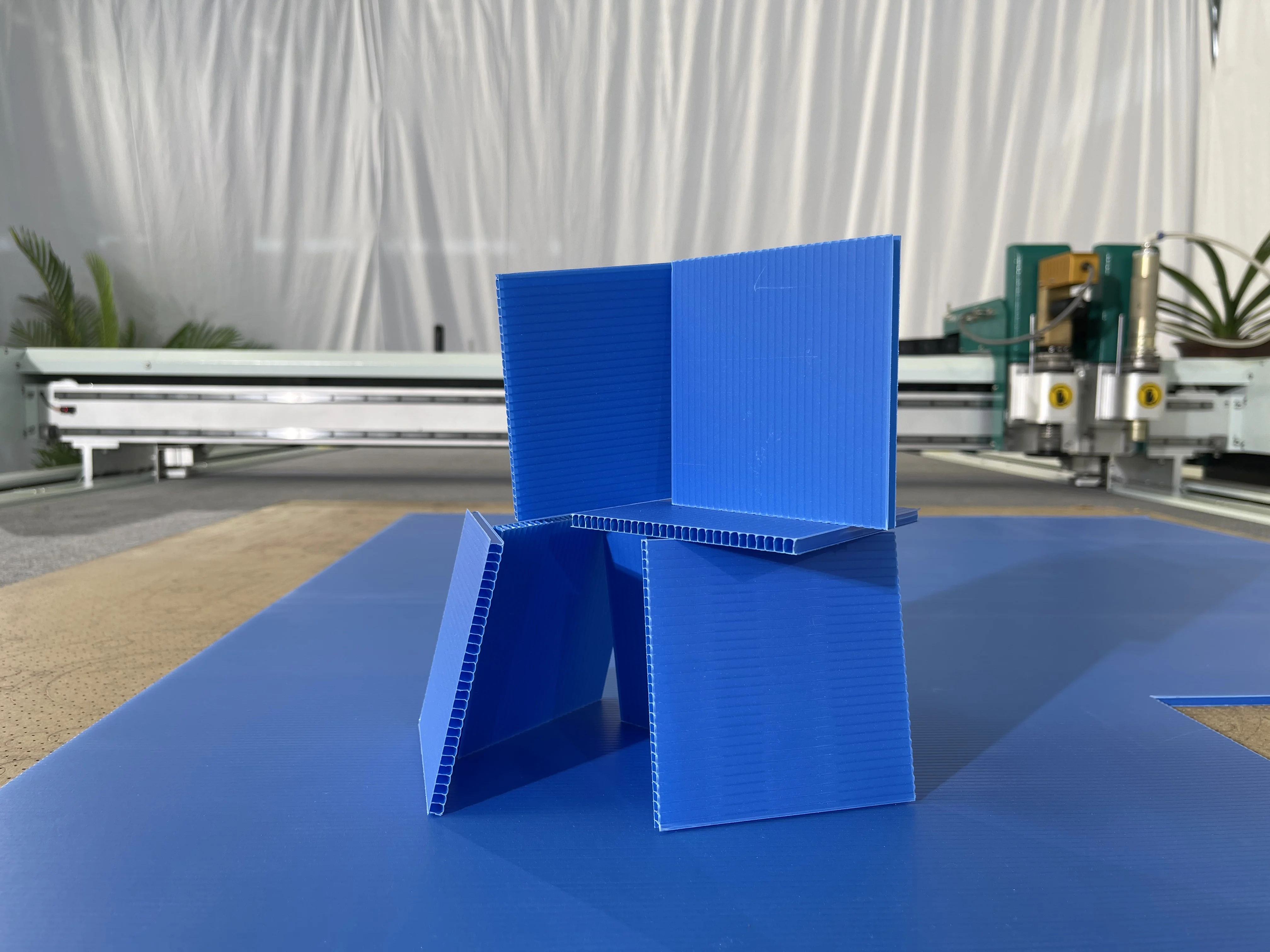 AOL Foam Board Creasing Flatbed Table - Automatic Cutting