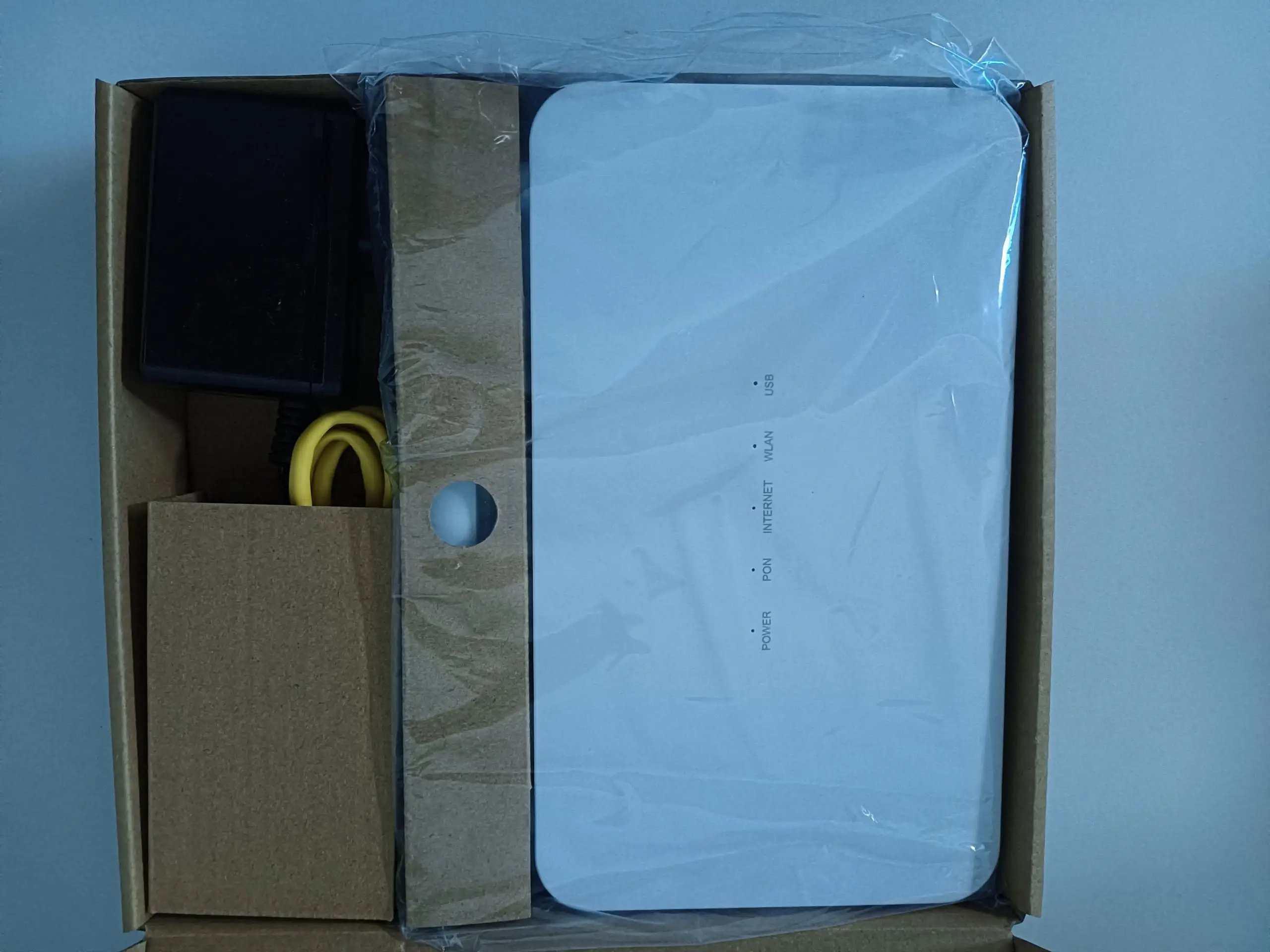 F670L ONU - High-Speed FTTH with 4GE, 1POTS, & Dual Band Wifi