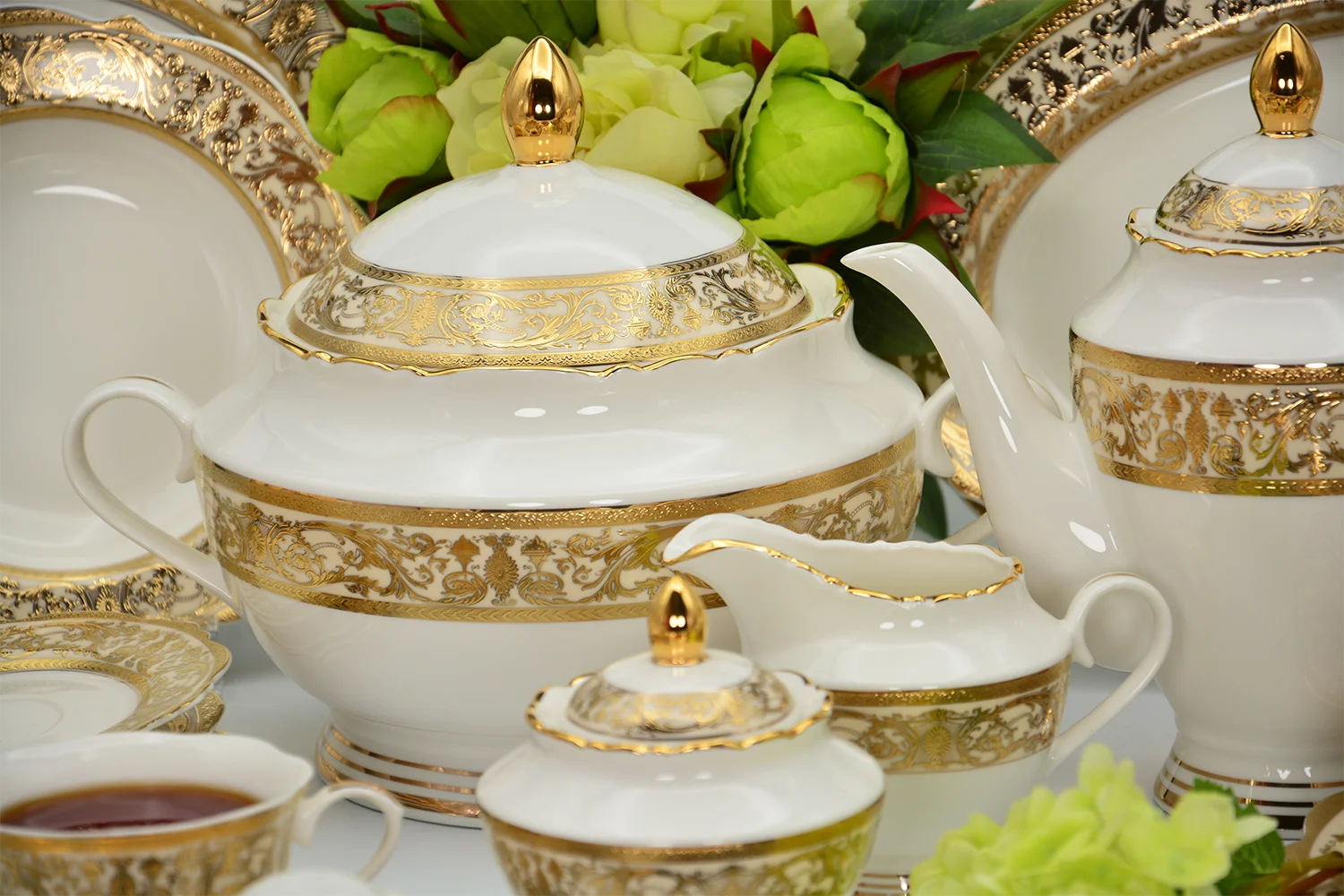 Luxury Embossed Gold Tableware - Elegant Dinner Sets
