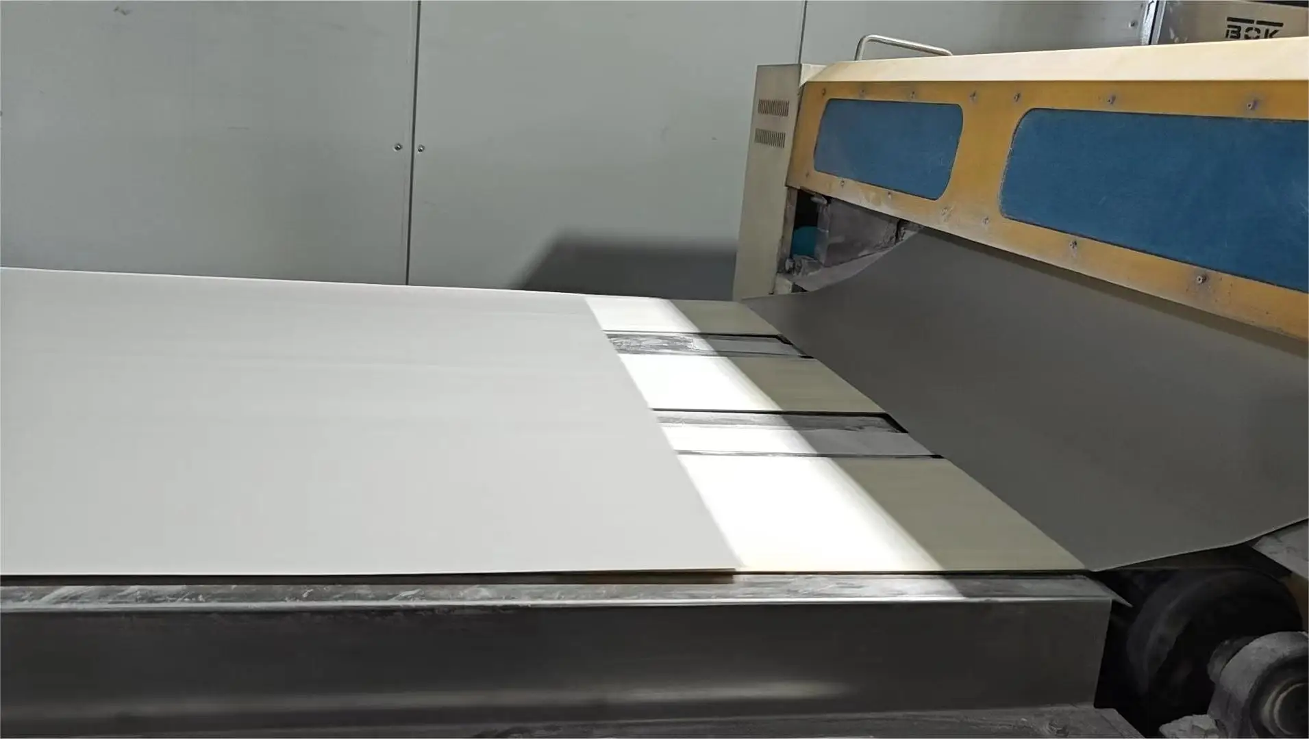 Hot Press Wood Texture Melamine Impregnated Paper Sheets With Glue For ...