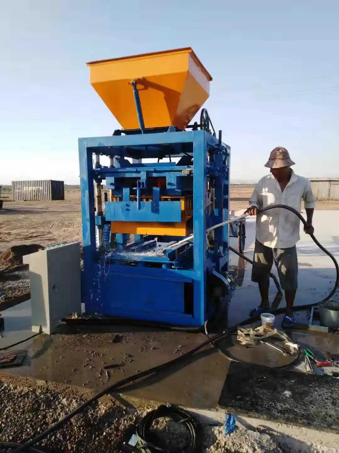 QT4-26 Cement Block Making Machine to Liberia - Easy & Efficient