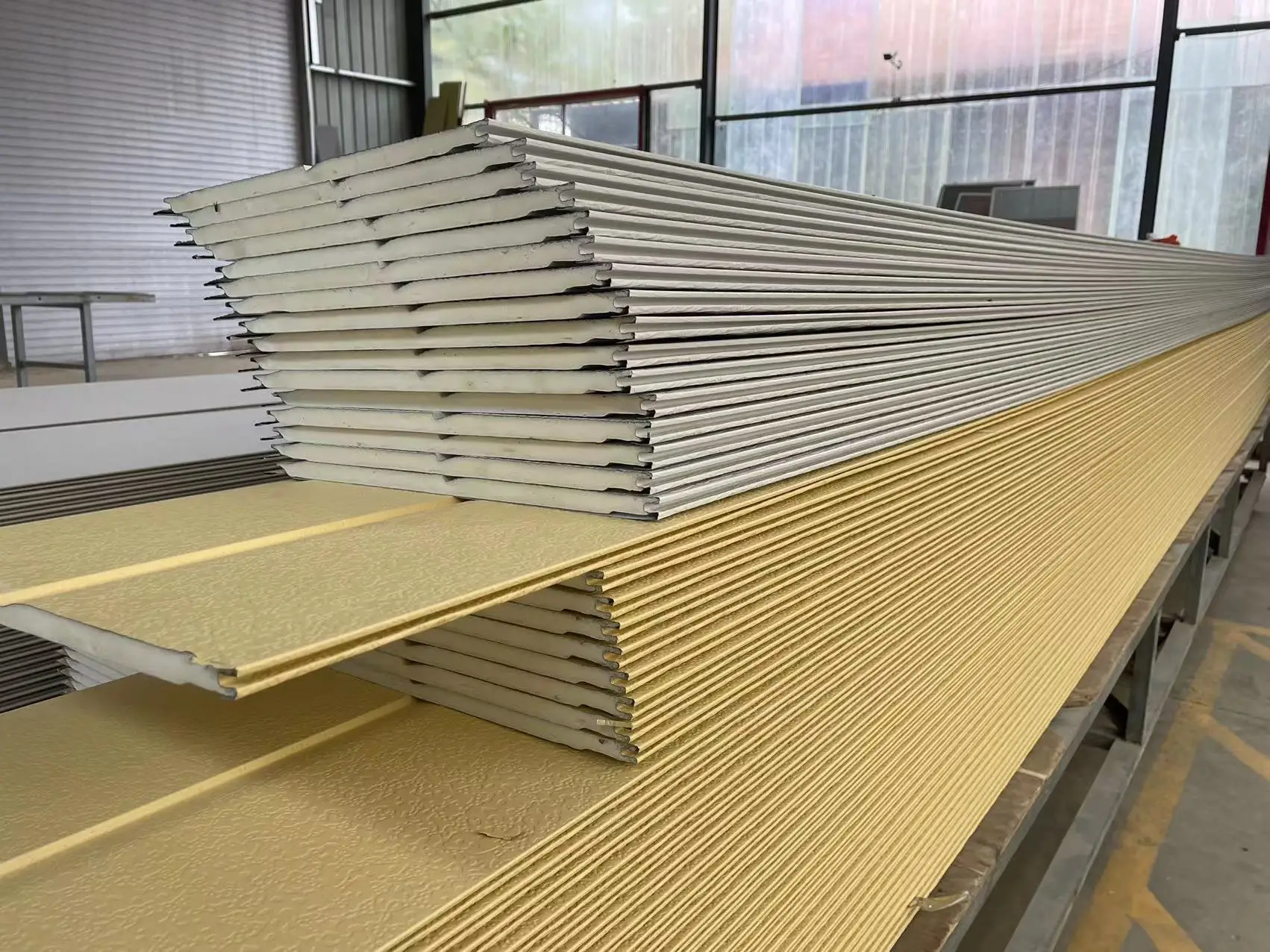 Hot Sell Gmp Certified Xps Sandwich Panel Waterproof Metal Carved Board ...