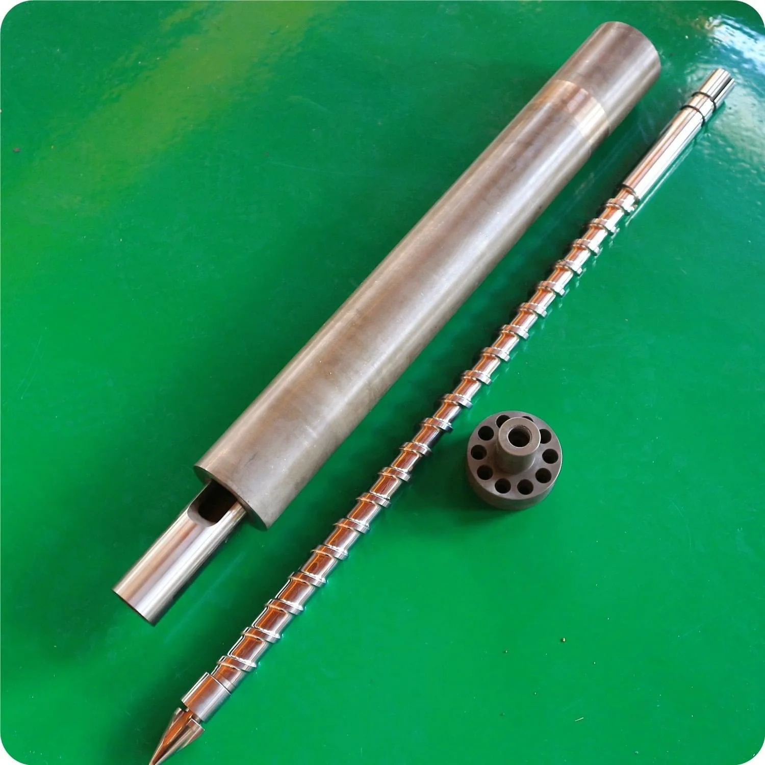 Screw and Barrel for Injection Molding Machine - OSD-IS-038
