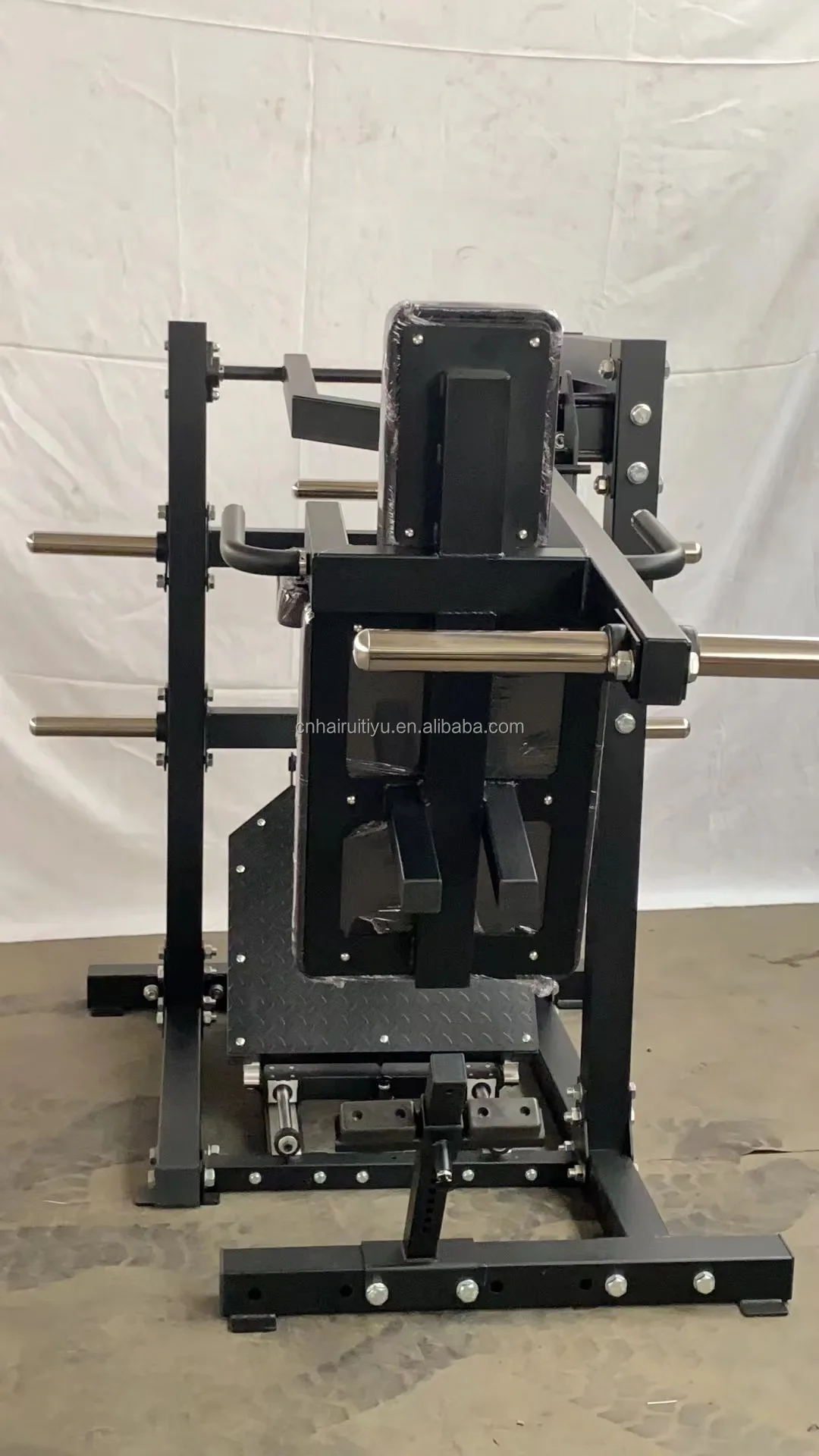 Pendulum Squat Machine - Strength Training for Leg Power