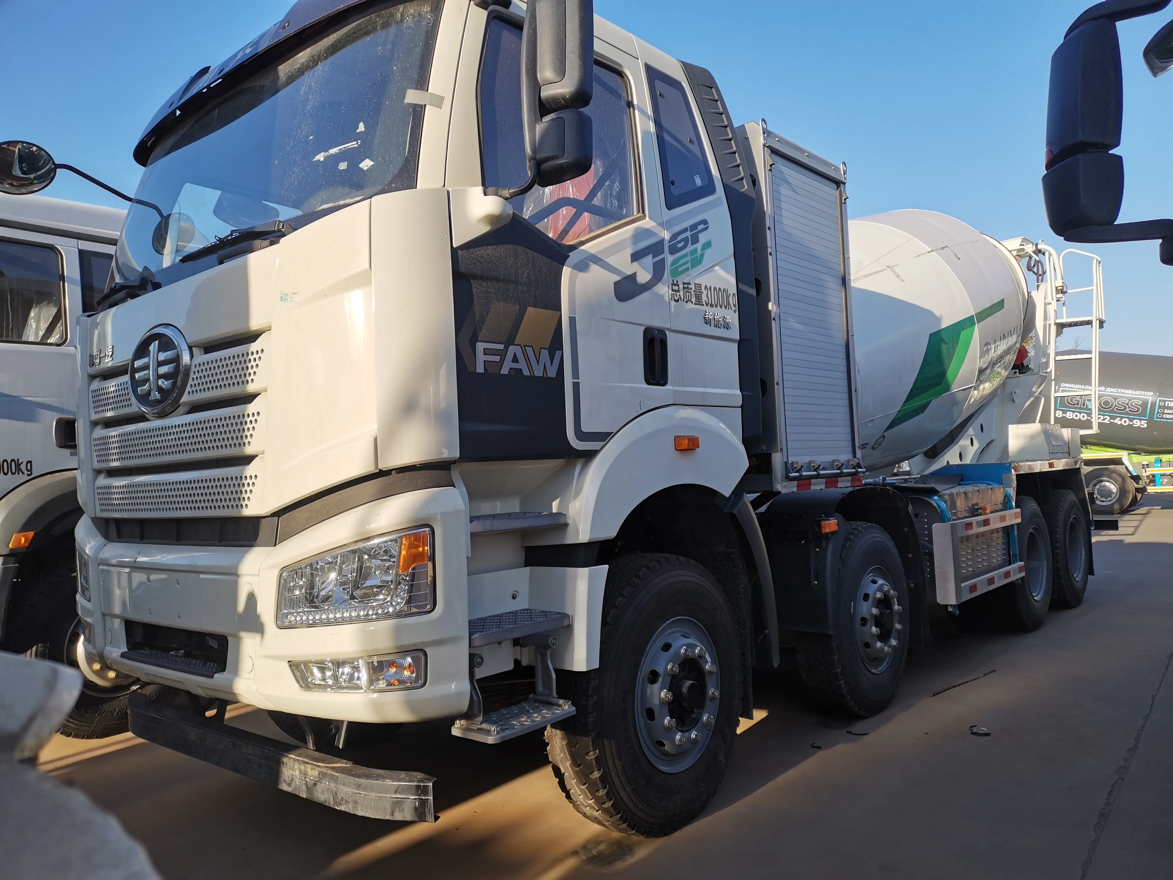 Faw Concrete Mixer Truck 8x4 Cement Mixing Truck 12 Wheels 12cbm Left ...