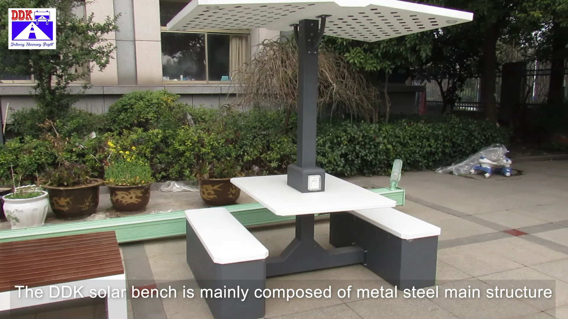 Contemporary Outdoor Garden Bench Solar Intelligent Energy-saving Bench ...