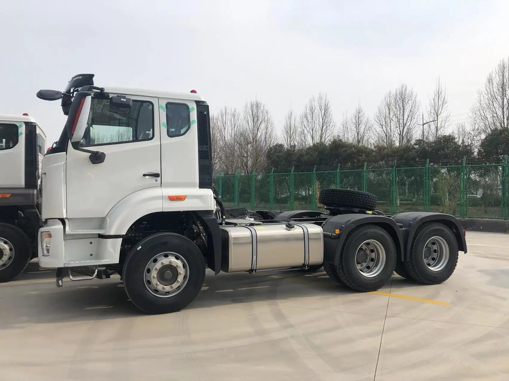 400hp Howo NX 4X2 Tractor Head for Sale in Africa - Siontruk