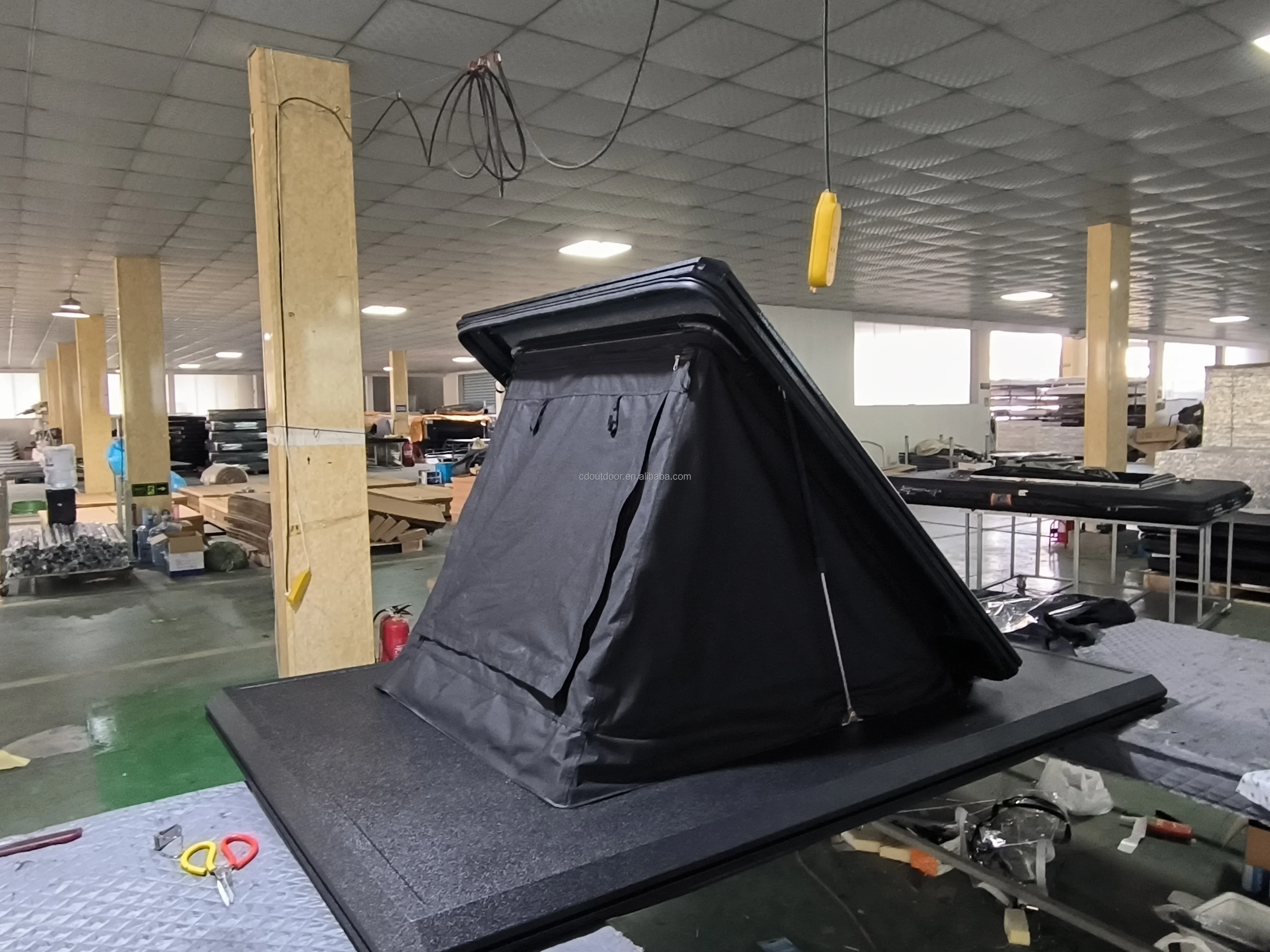 2023 New Styles Aluminum Triangular Open Skylight Car Rooftop Tent 2-3 ...