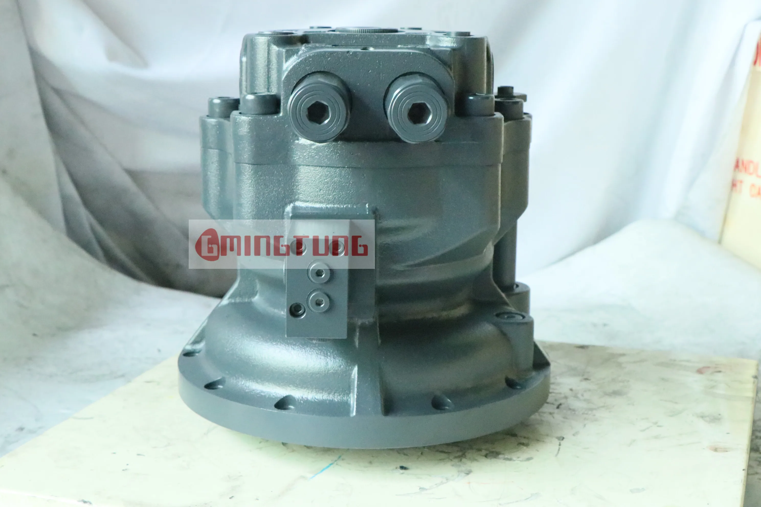 Excavator Swing Motor R220-9 Slewing Motor 31q6-10131 39q6-11100 For ...