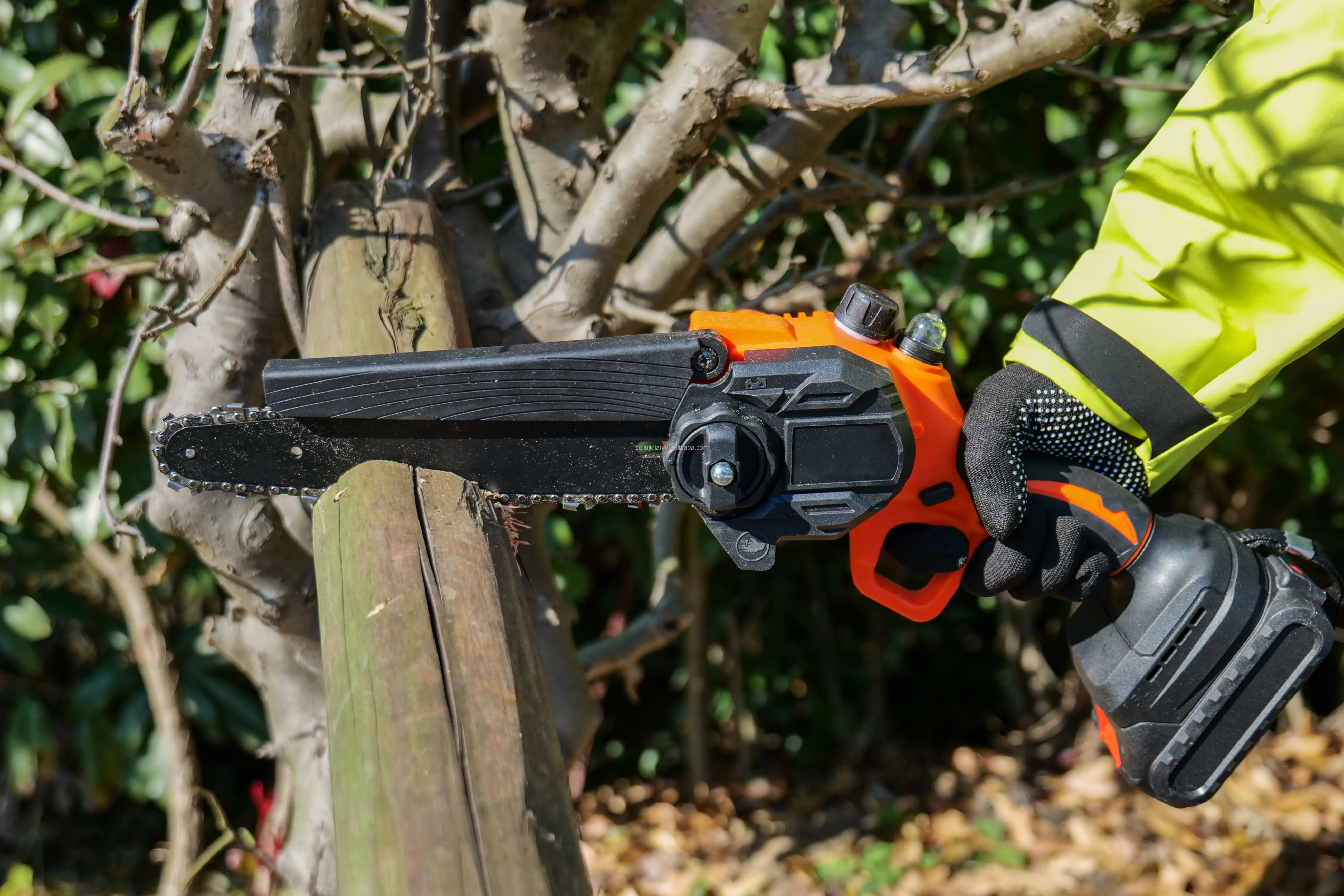 Cordless Tree Branch Pruner - Efficient Garden Cutting