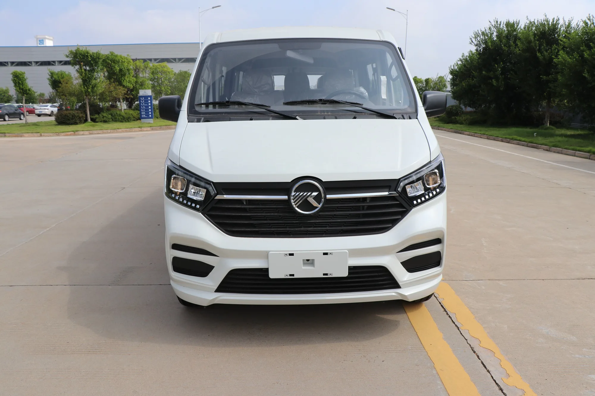 Kama Gasoline 4x2 Cargo 14 Seater Buses - Efficient Transport