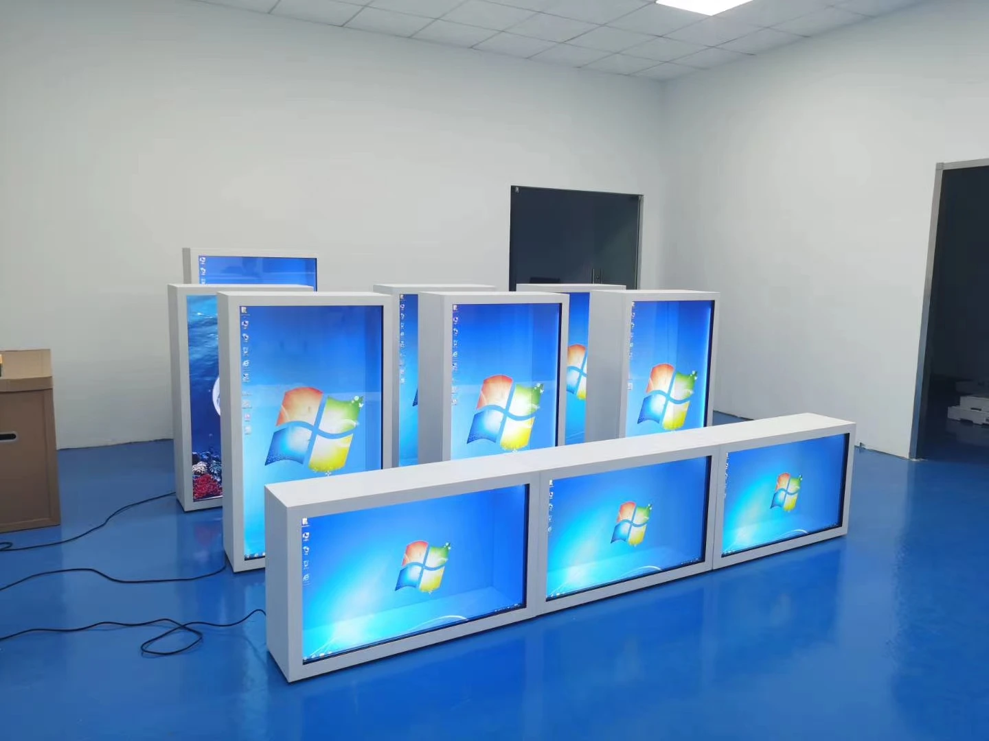 Transparent LCD Displays - Holographic Advertising Solutions