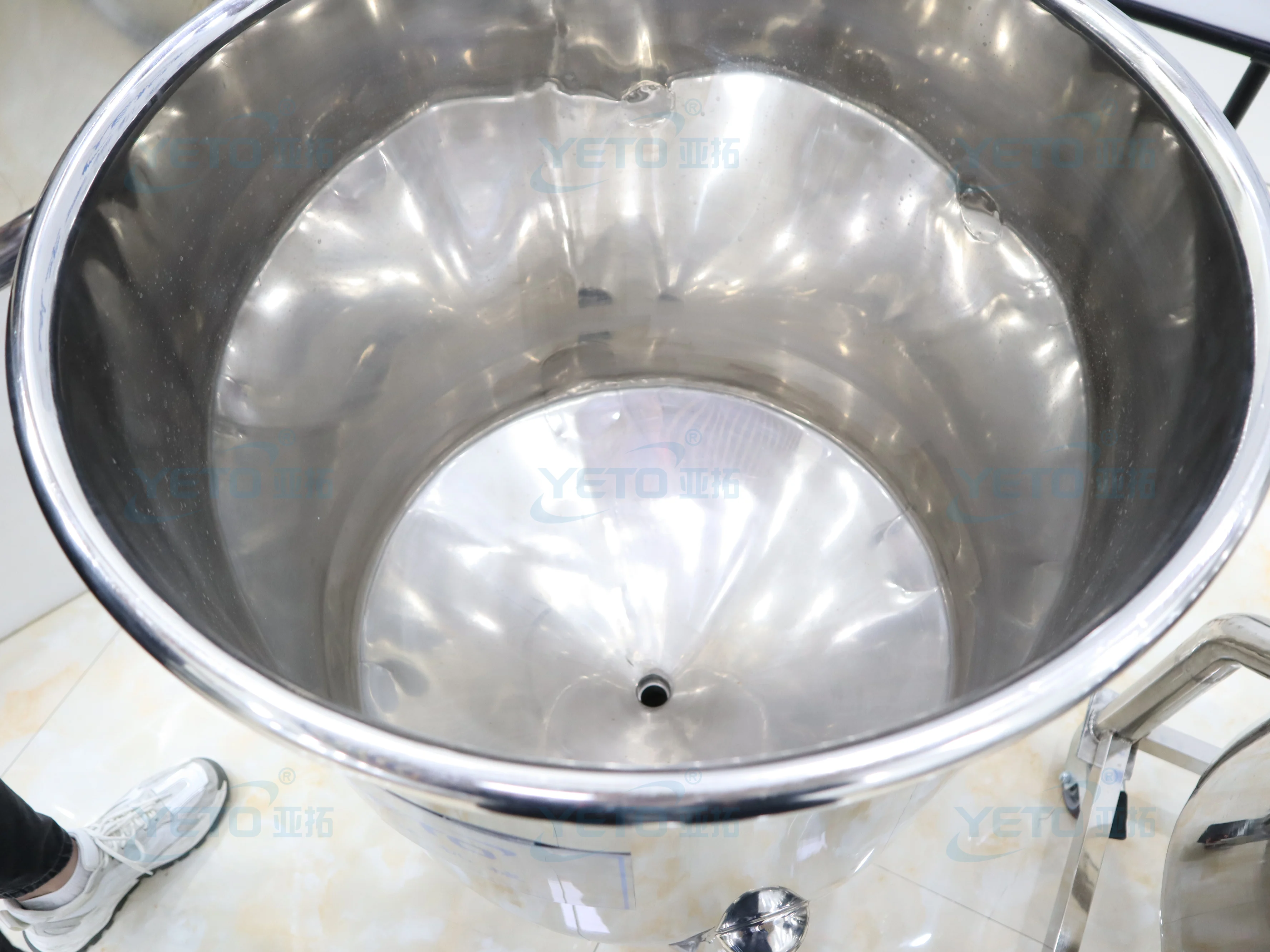 Stainless Steel Storage Tank Buffer Tank Movable Container Cosmetic ...