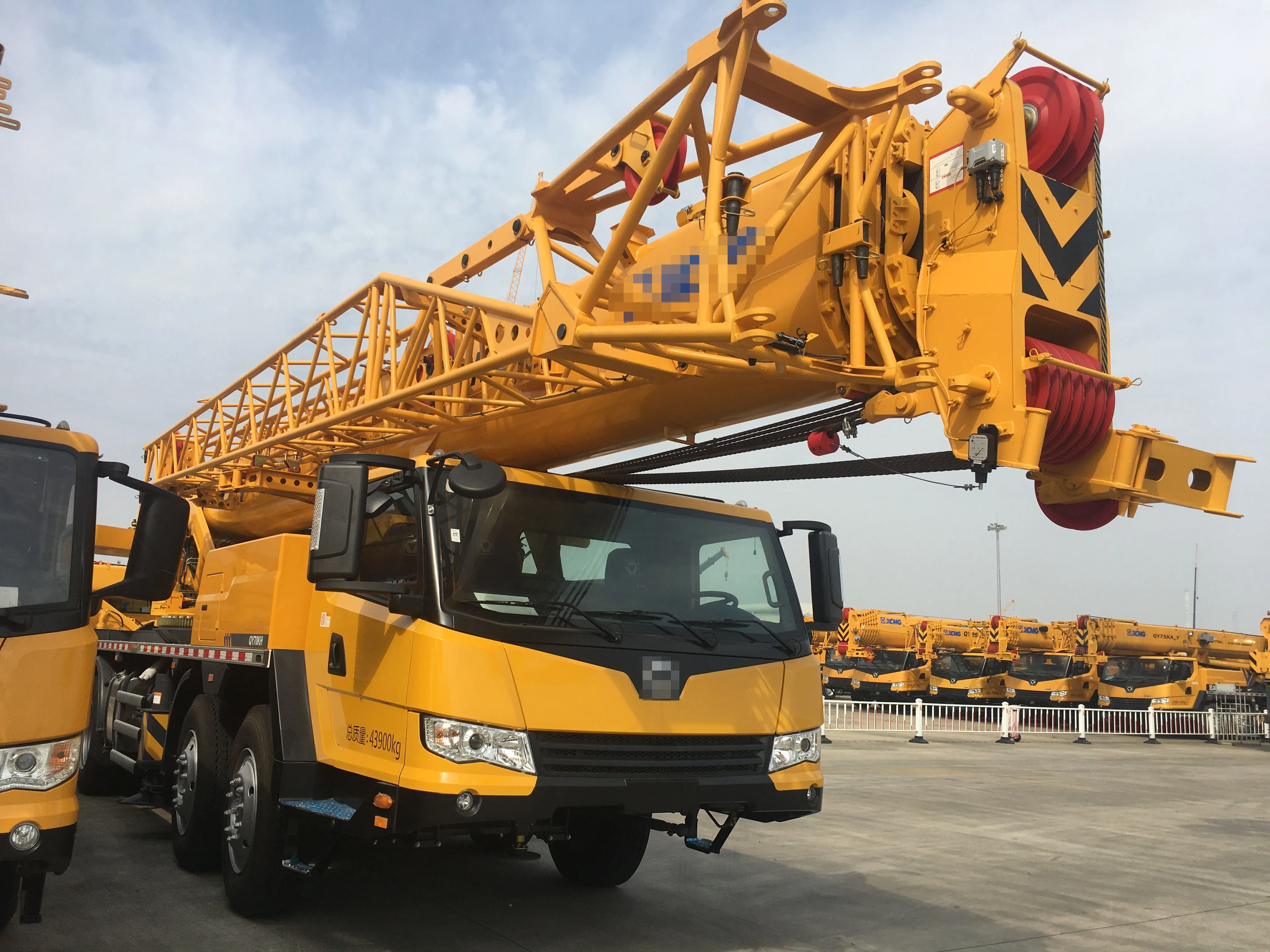 70 Ton Crane 4 Axles Telescopic Boom U Shape Boom Full Rotation Qy70kh ...