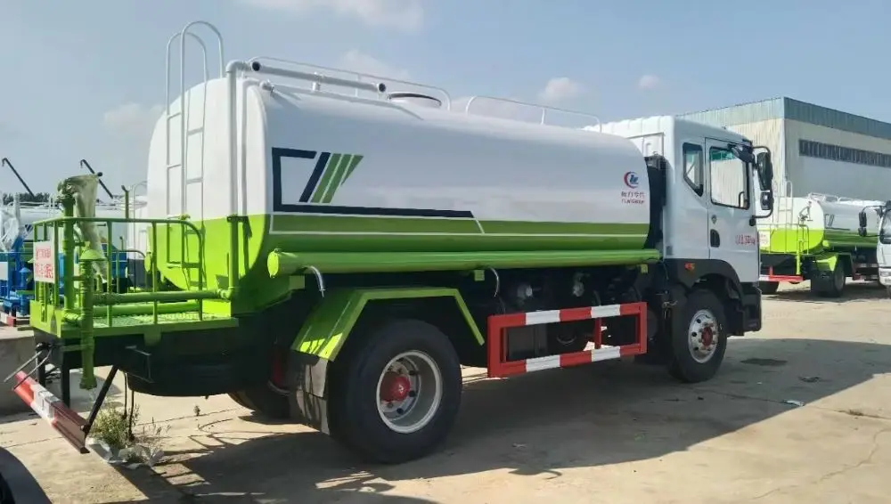 DONGFENG 4x2 Mini Street Watering Diesel Fuel Tank Truck