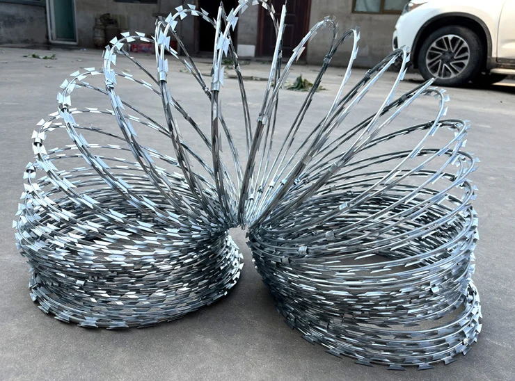 Alibaba.com: China Galvanized Welded Razor Barbed Wire Mesh with Spiral ...