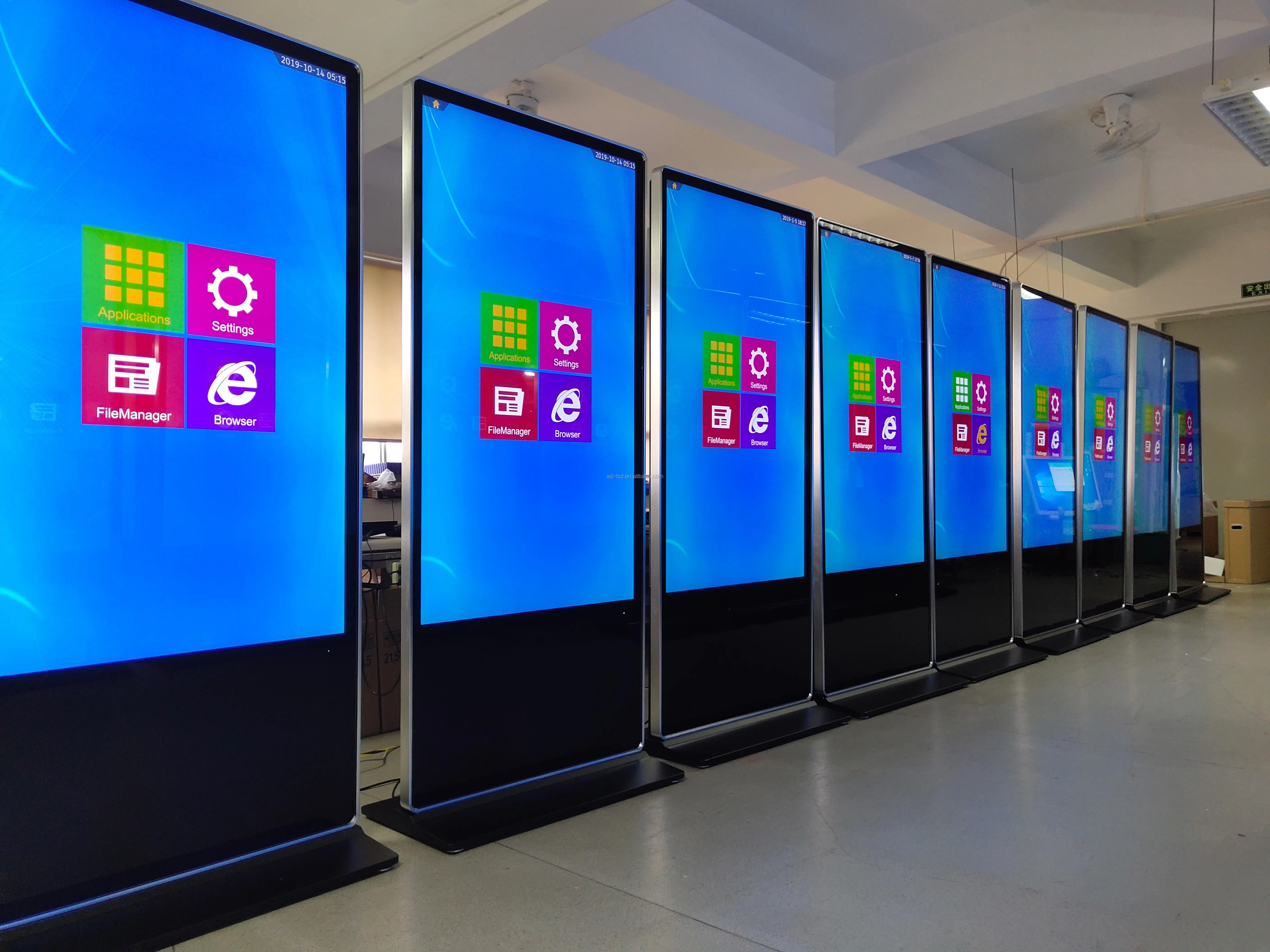 50 Inch LCD Display with 3D Hologram Fan - Advertising Monitor