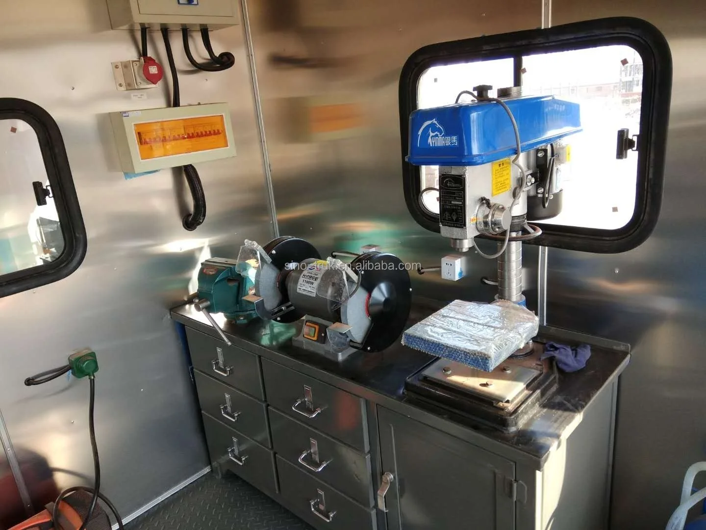 Sinotruk Howo Maintenance Van Truck Mobile Workshop Truck with Greasing Compressor Tools ...