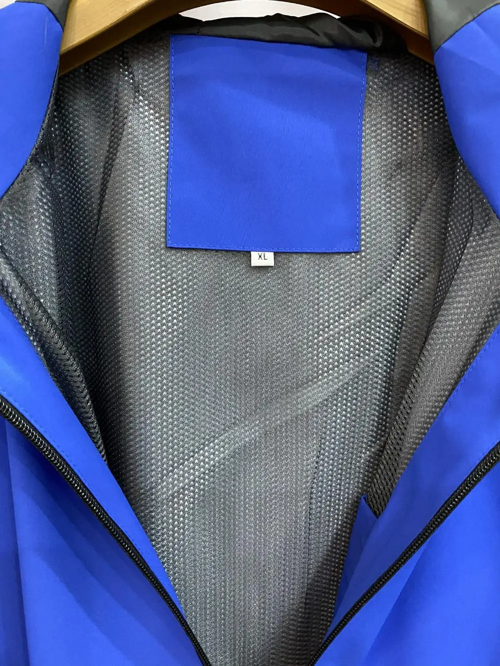 Customized Design Men's Rain Jackets - Waterproof & Softshell