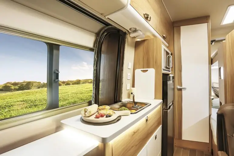 MAXUS Traveler V100 RV Camper Motorhome - 1996L, Rear-Wheel Drive