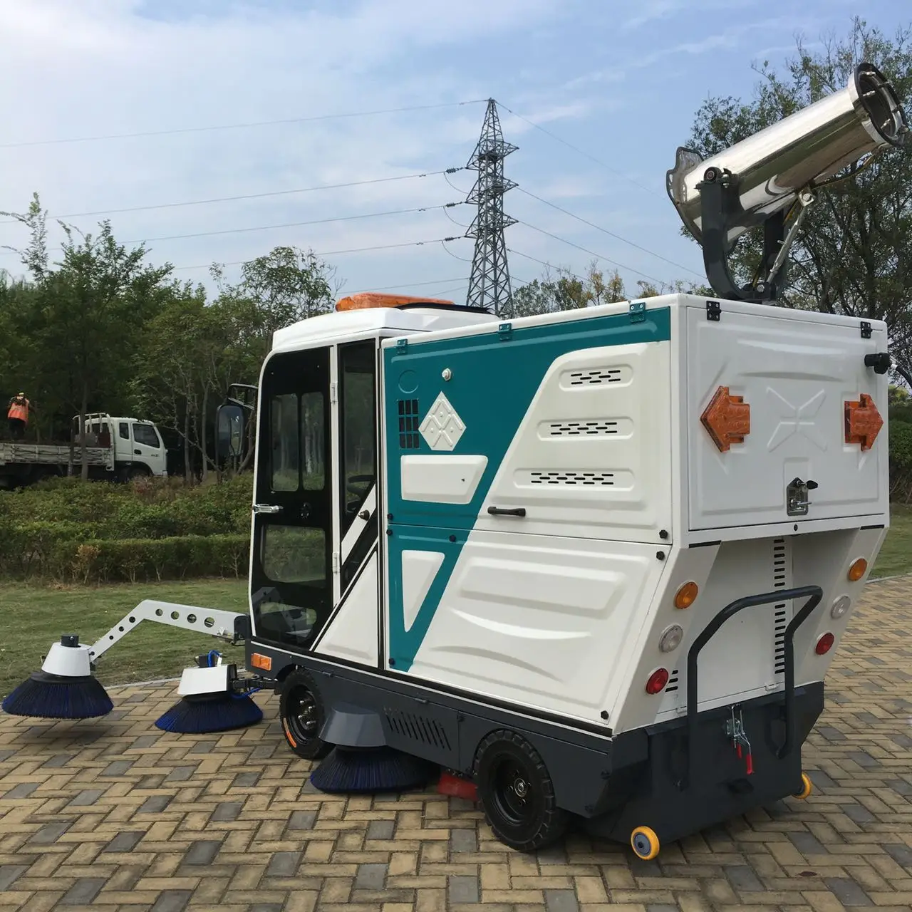 7 Brush Heavy Duty Road Sweeper with HighPressure Wash & Mist Cannon ...