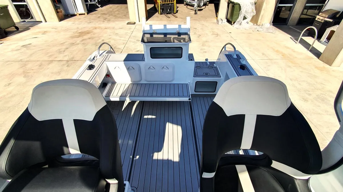 Luxury 20ft Yacht - Sea King Power V Hull Aluminum Boat