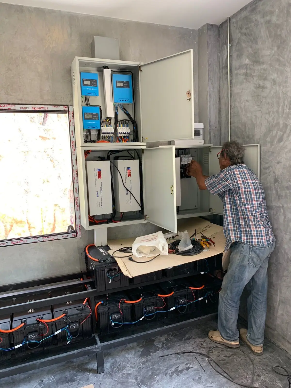 MPPT 48V 50A Solar Charge Controller - Efficient & Reliable