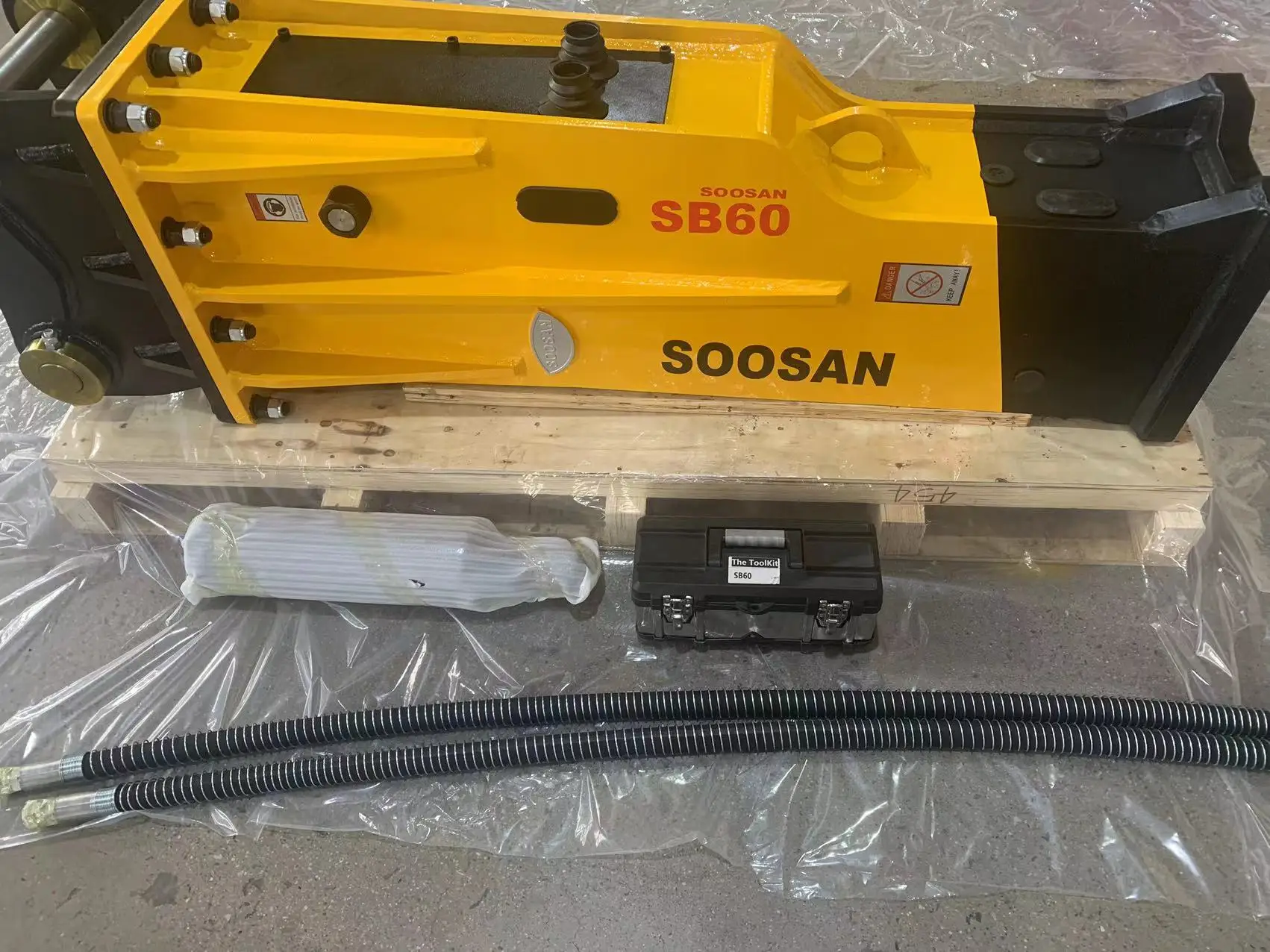 Alibaba.com: Soosan SB60 hydraulic breaker for excavator spare parts ...