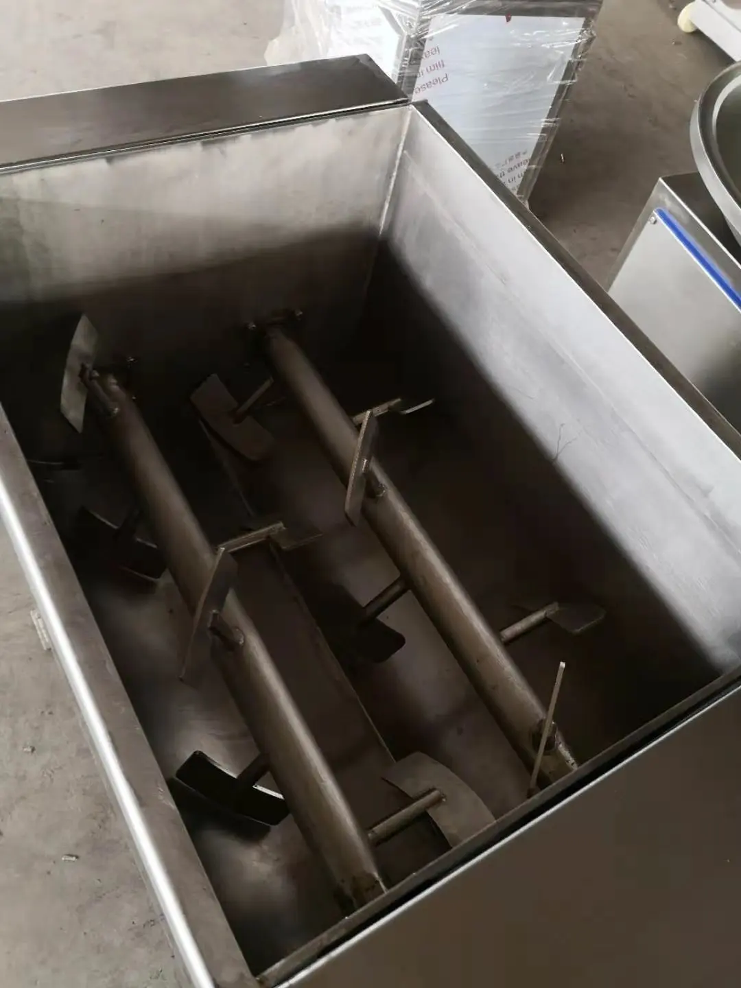 Efficient Meat Mixing with Easy to Operate 50KG Mixer