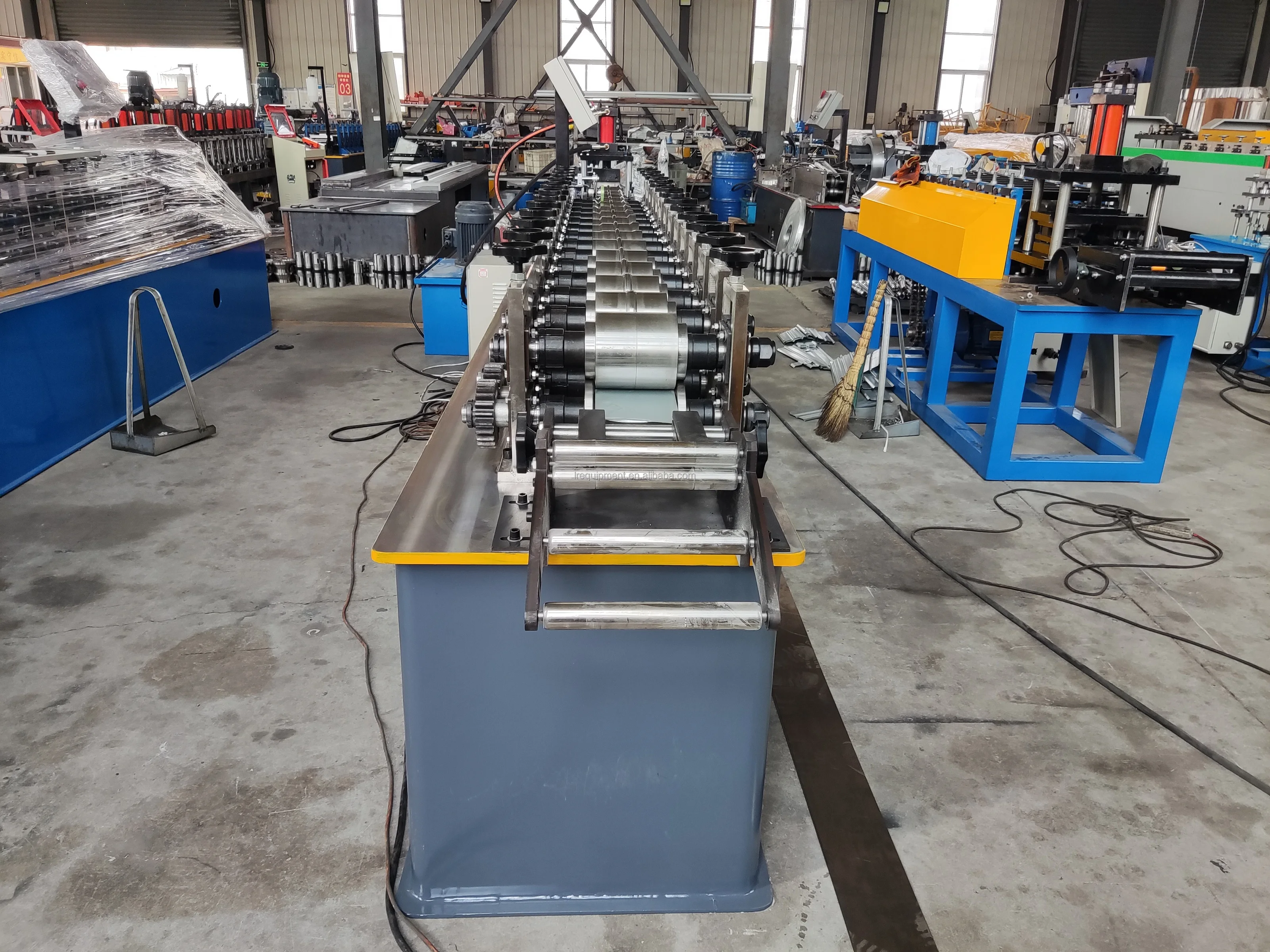 Aluminium Door Slat Rolling Shutter Garage Roller Shutter Door Rail ...
