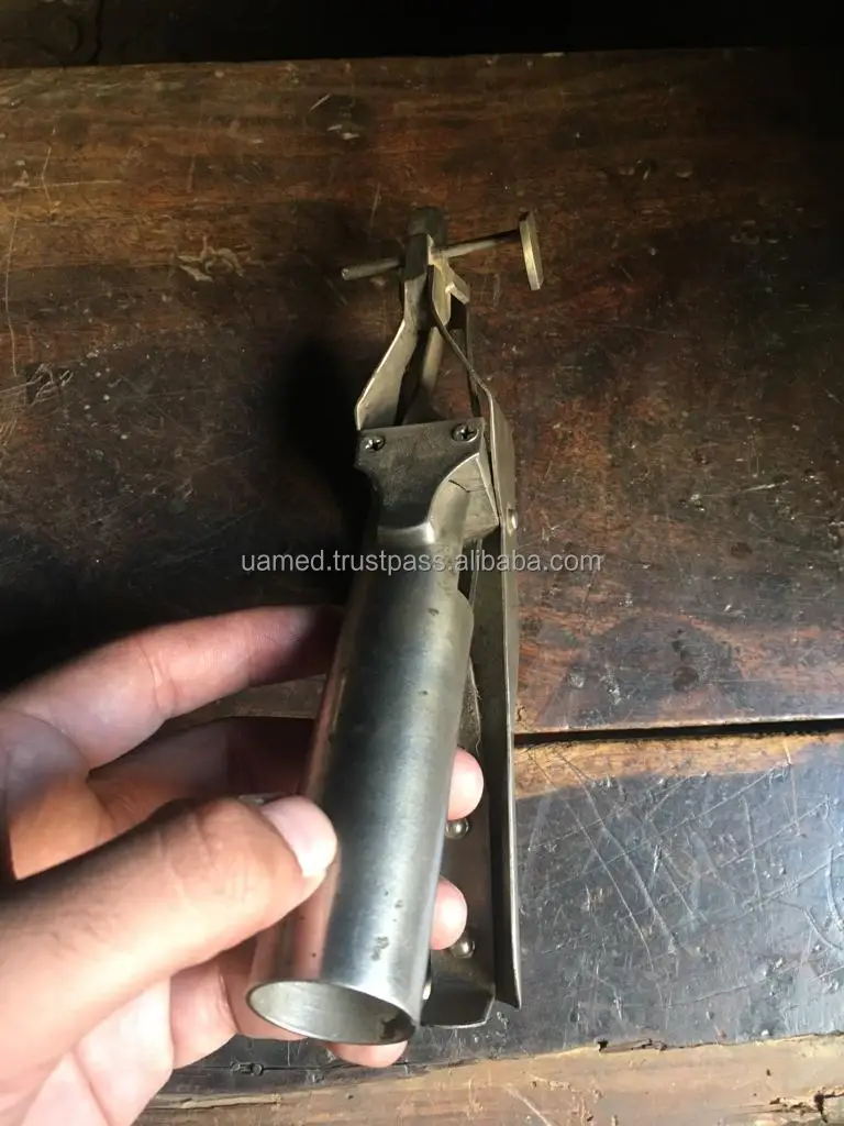 Painless Piglet Tail Docking - UAMED Veterinary Instruments