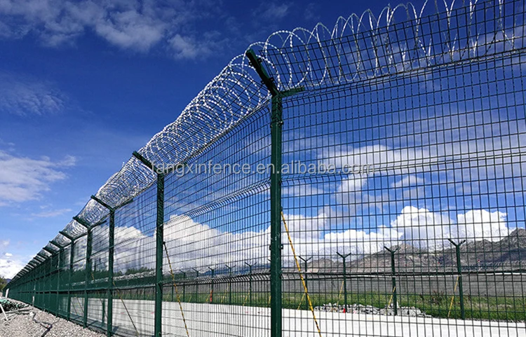 Sturdy Green Welded Wire Mesh Fence & Gate Assembly