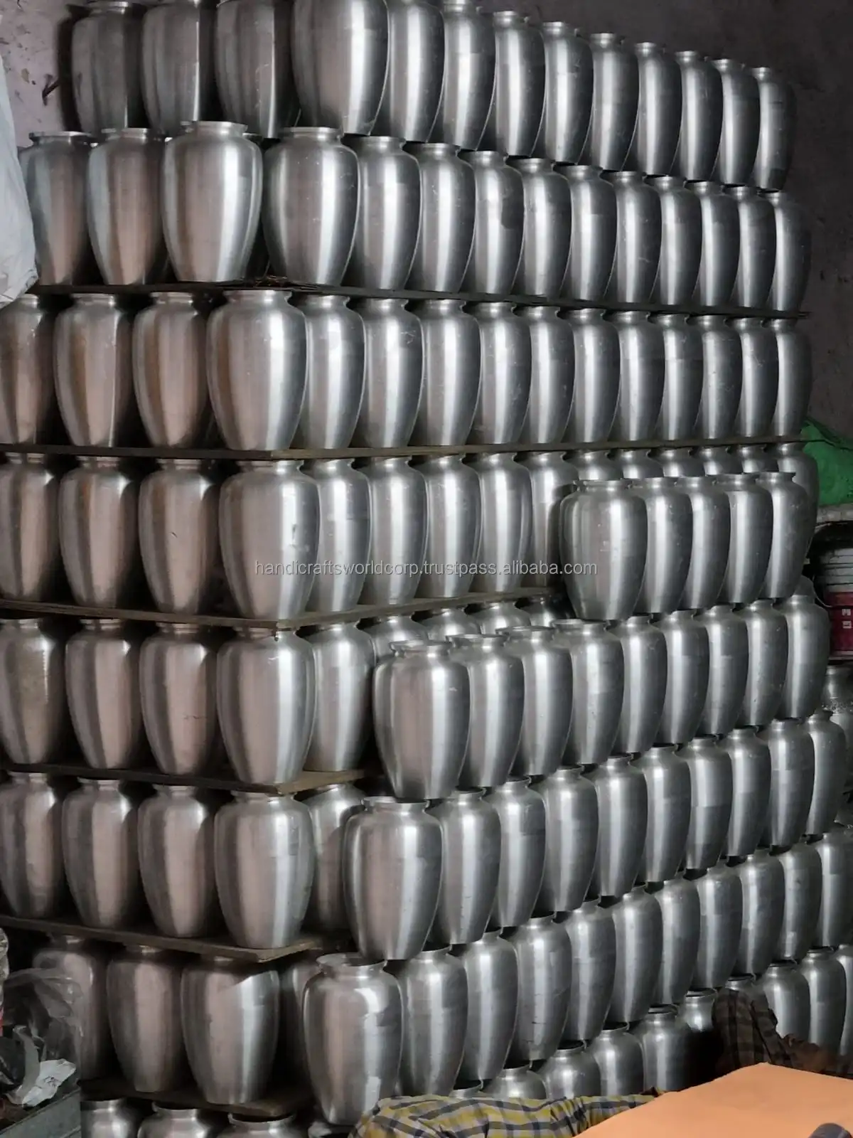 Leopard Print Cremation Urn - Classic & Leakproof Design